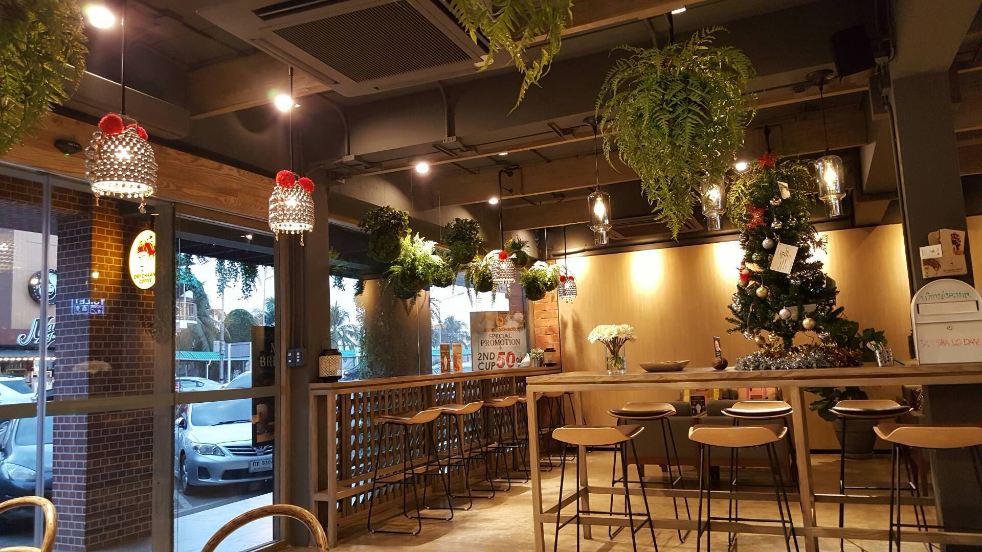 รีวิว Doi Chaang Caffè จุดพักรถมอเตอร์เวย์ขาออก - ร้านน่านั่ง พักระหว่างทาง