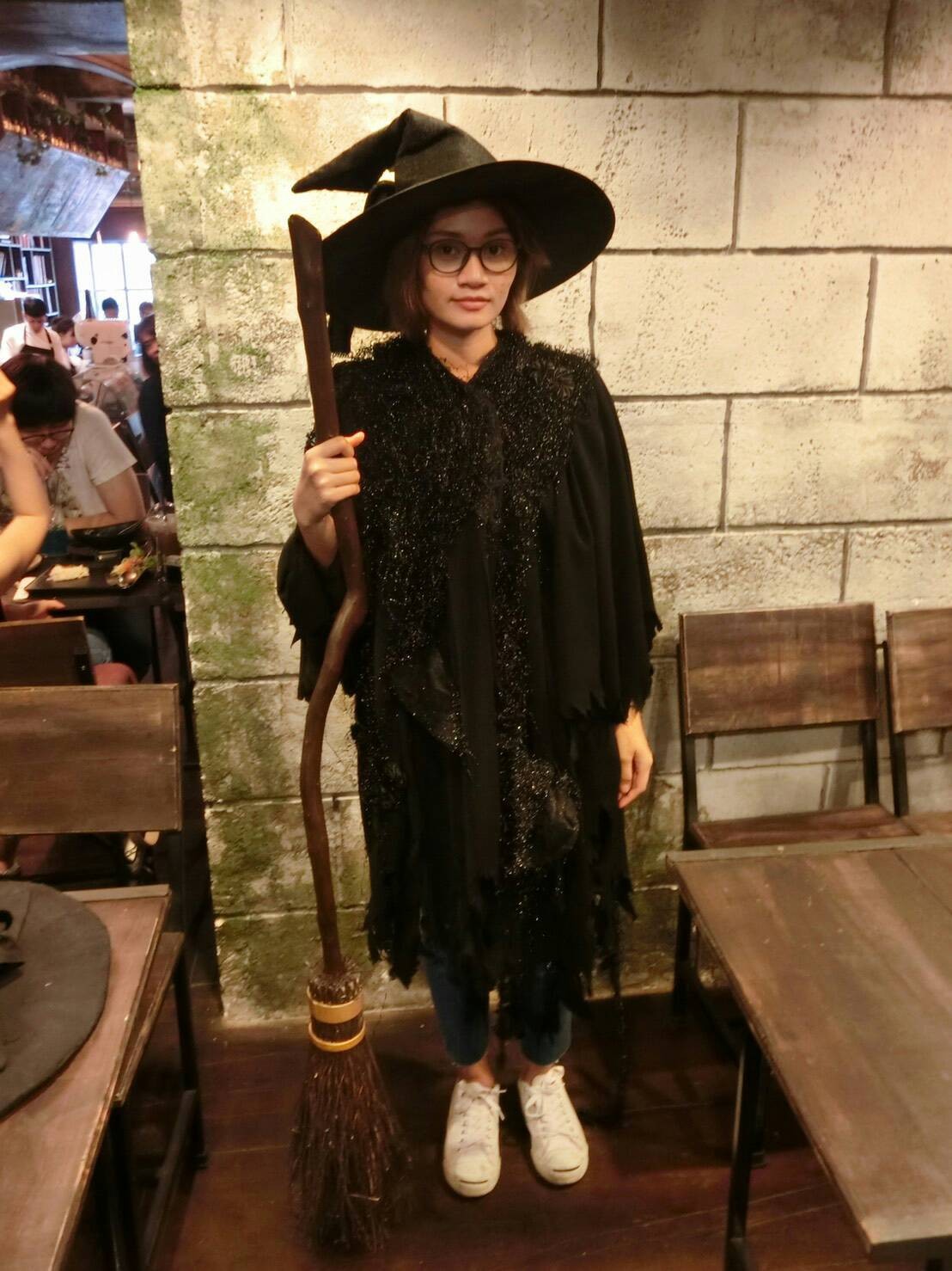 รีวิว MoreNom : Magic Bar - ถ้าชอบธีมพ่อมดแม่มด ก็มาเลยยย อร่อยทุกอย่าง ชอบไอศกรีมสุดแล้ว บริการ ...