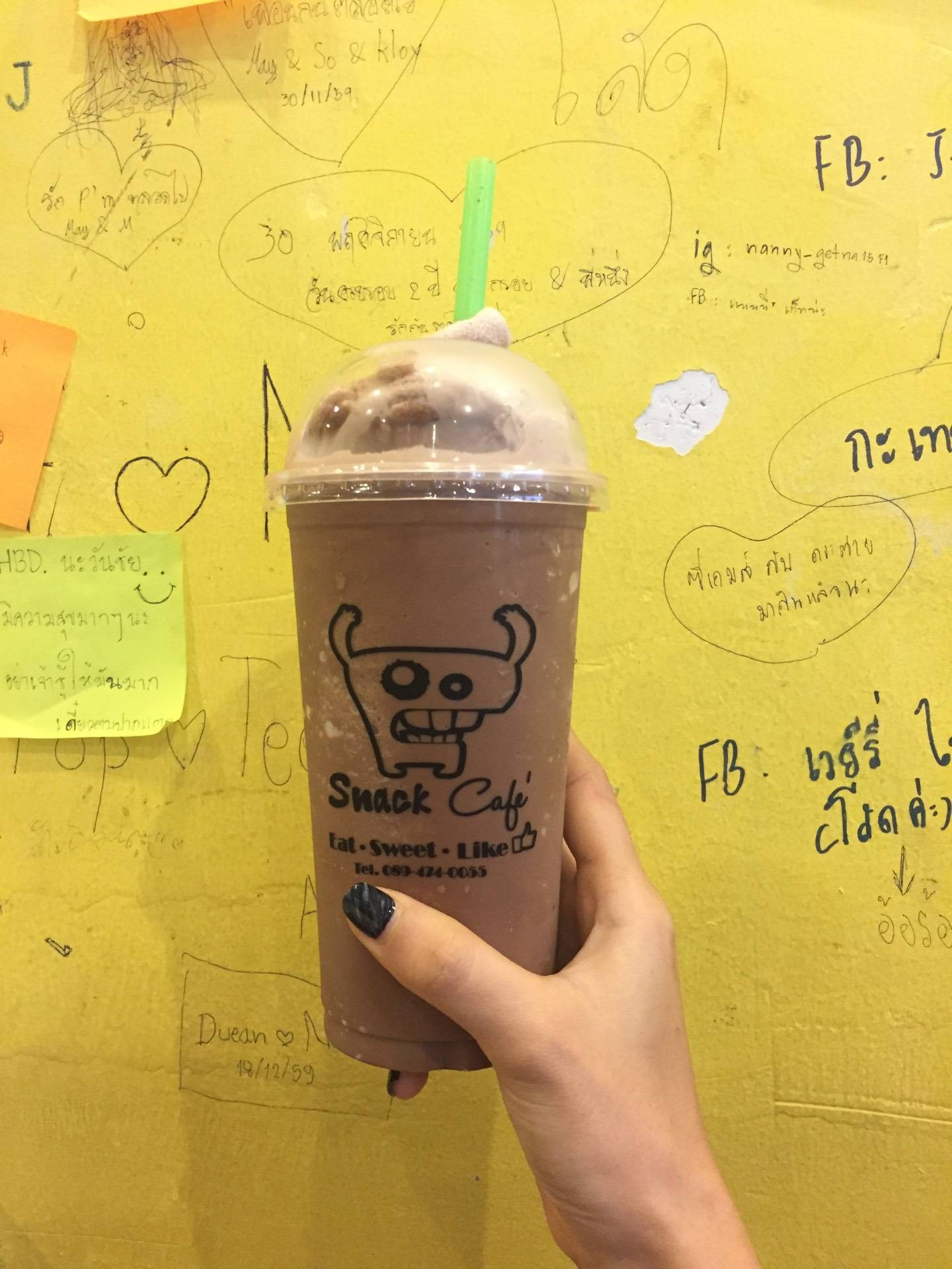 รีวิว Snack Cafe หน้าโรงเรียนสภาราชินี - ร้านนั่งชิวพบปะสังสรรค์