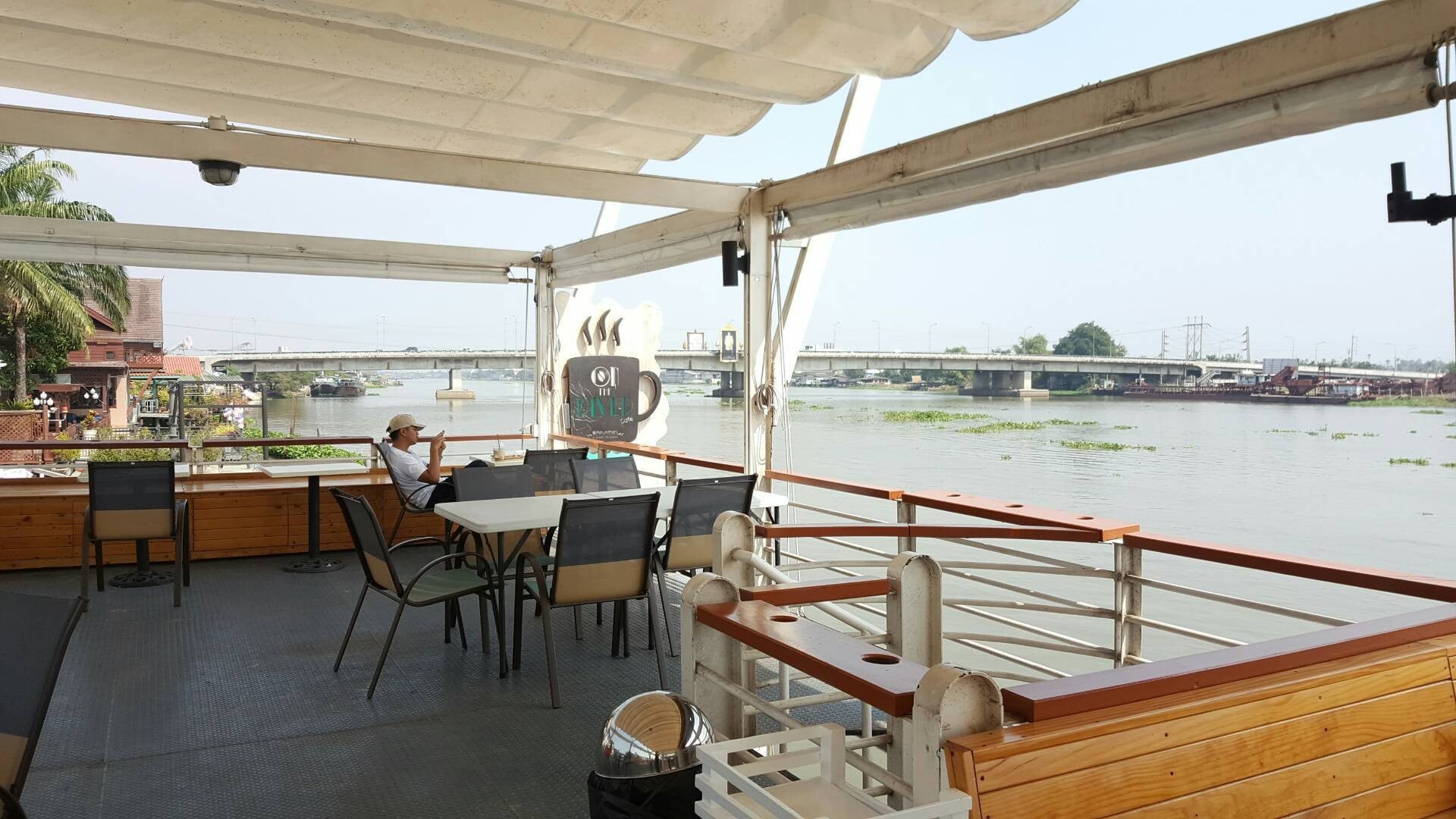 รีวิว On The River Cafe’ - บรรยากาศดีริมแม่น้ำเจ้าพระยา เย็นๆคงน่า ...