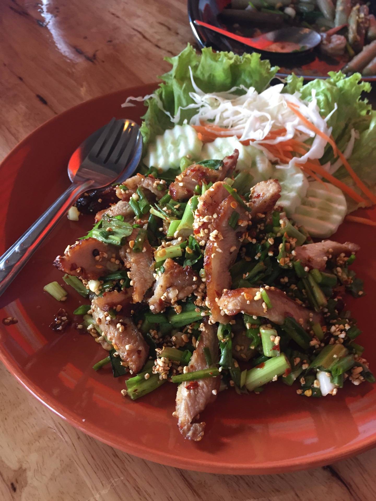 ยำคอหมูย่าง ร้าน Ma der bua Food&Drink - Wongnai