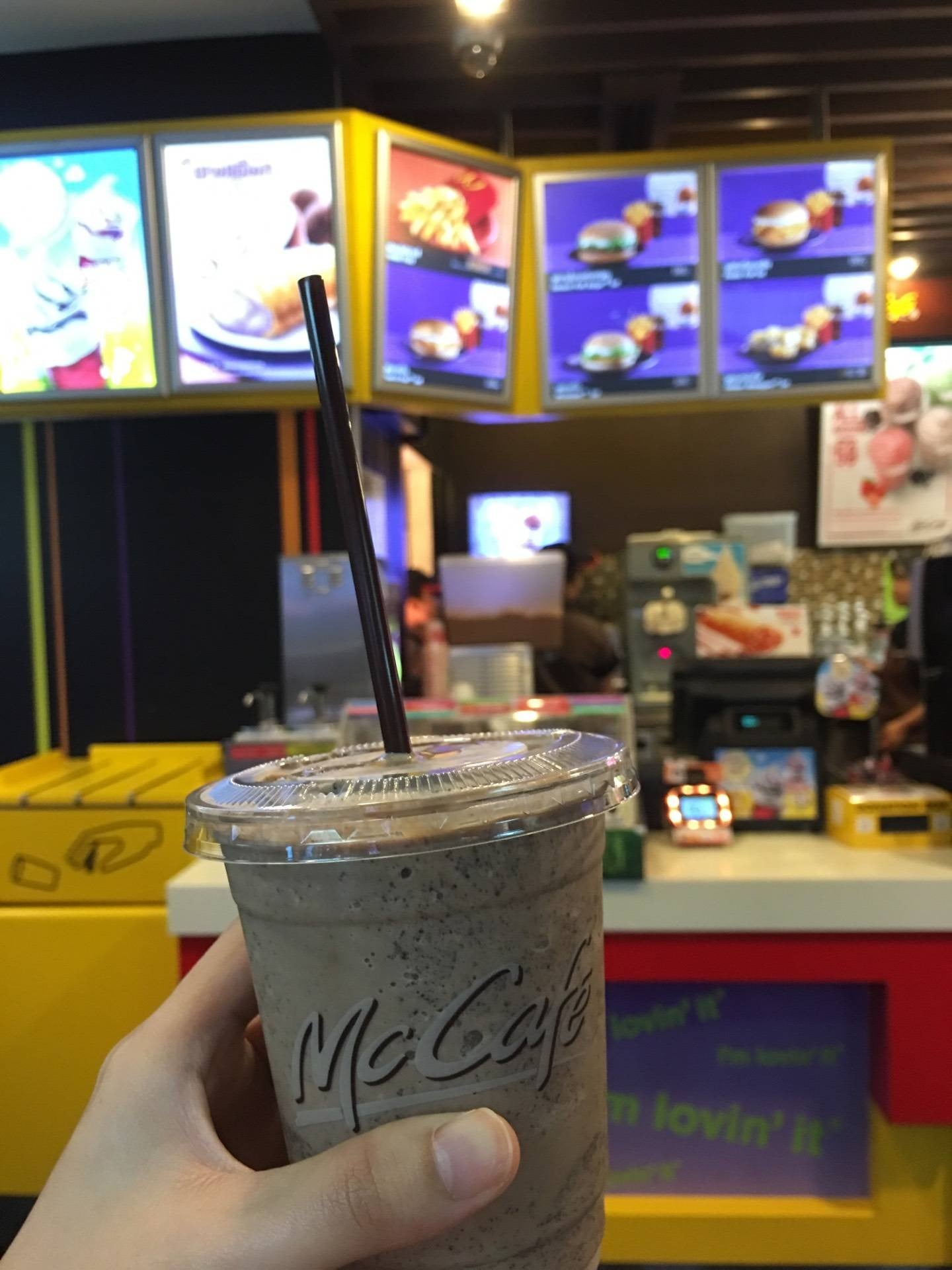 รีวิว Mc Cafe' สยามพารากอน - 🐷อ้วนตะลุยกิน🍴ตอน หาอะไรรองท้องก่อนดูหนัง 🍿