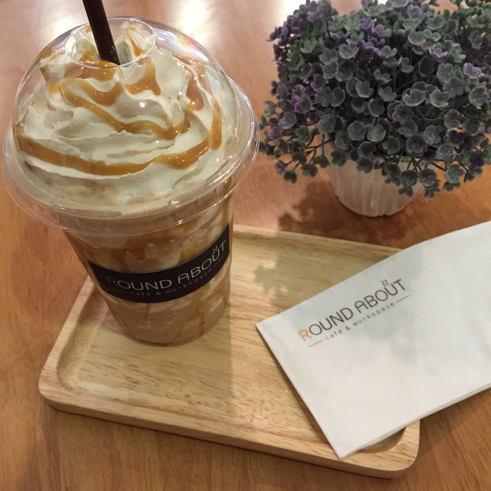 รีวิว ROUND ABOUT CAFE - Wi-Fi แรง มีบอร์ดเกม กาแฟดี