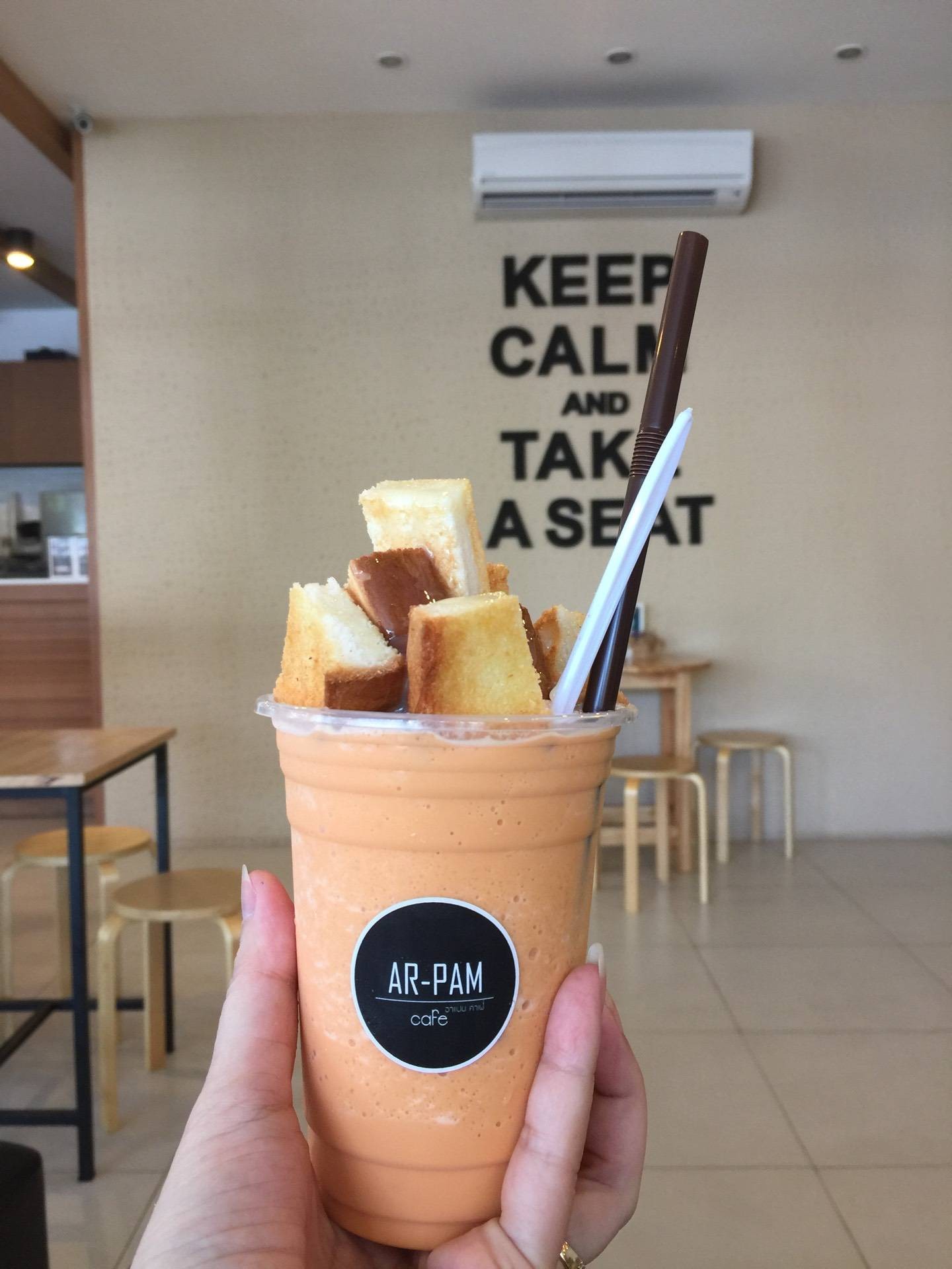 รีวิว Ar-Pam Cafe' - ไฟดับกลับบ้านไม่ได้ร้อนหาขนมทานคะ
