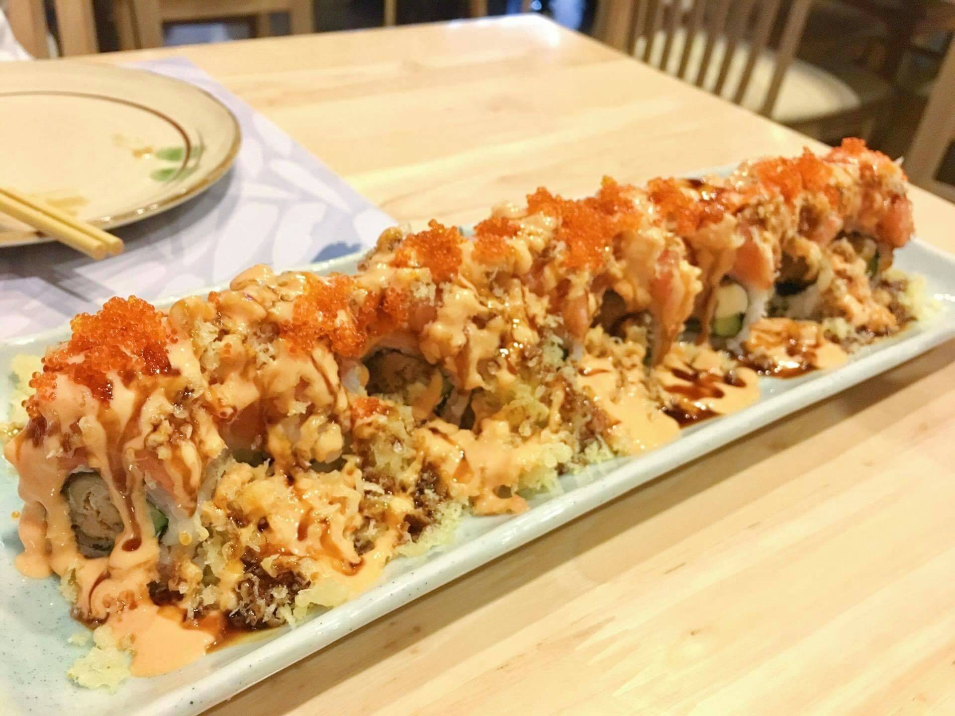 แซลมอน + ตับห่านชีสโรล ร้าน Fin Sushi เมญ่า