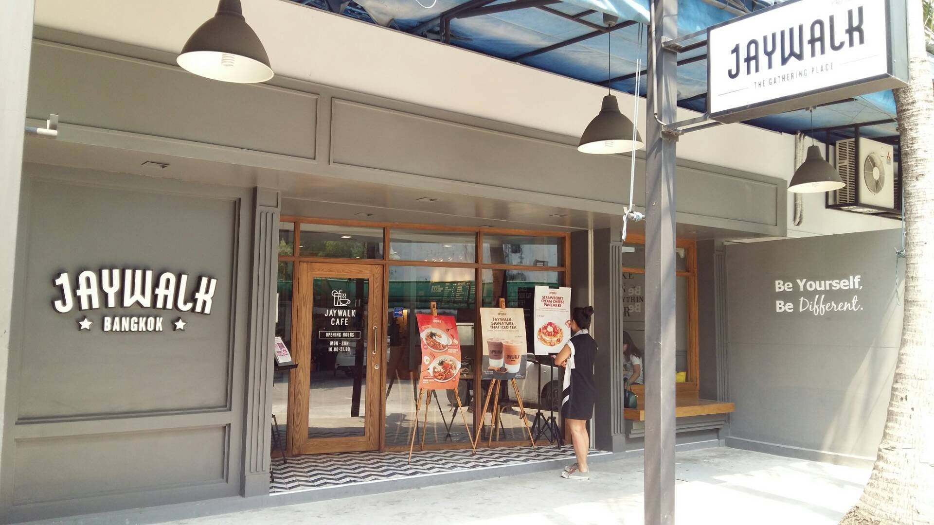 รีวิว Jaywalk Cafe Cocowalk Ratchathewi - ตัวร้านเรียบง่าย เดินผ่านแล้วแอบลังเล เลยลองอ่านรีวิว ...