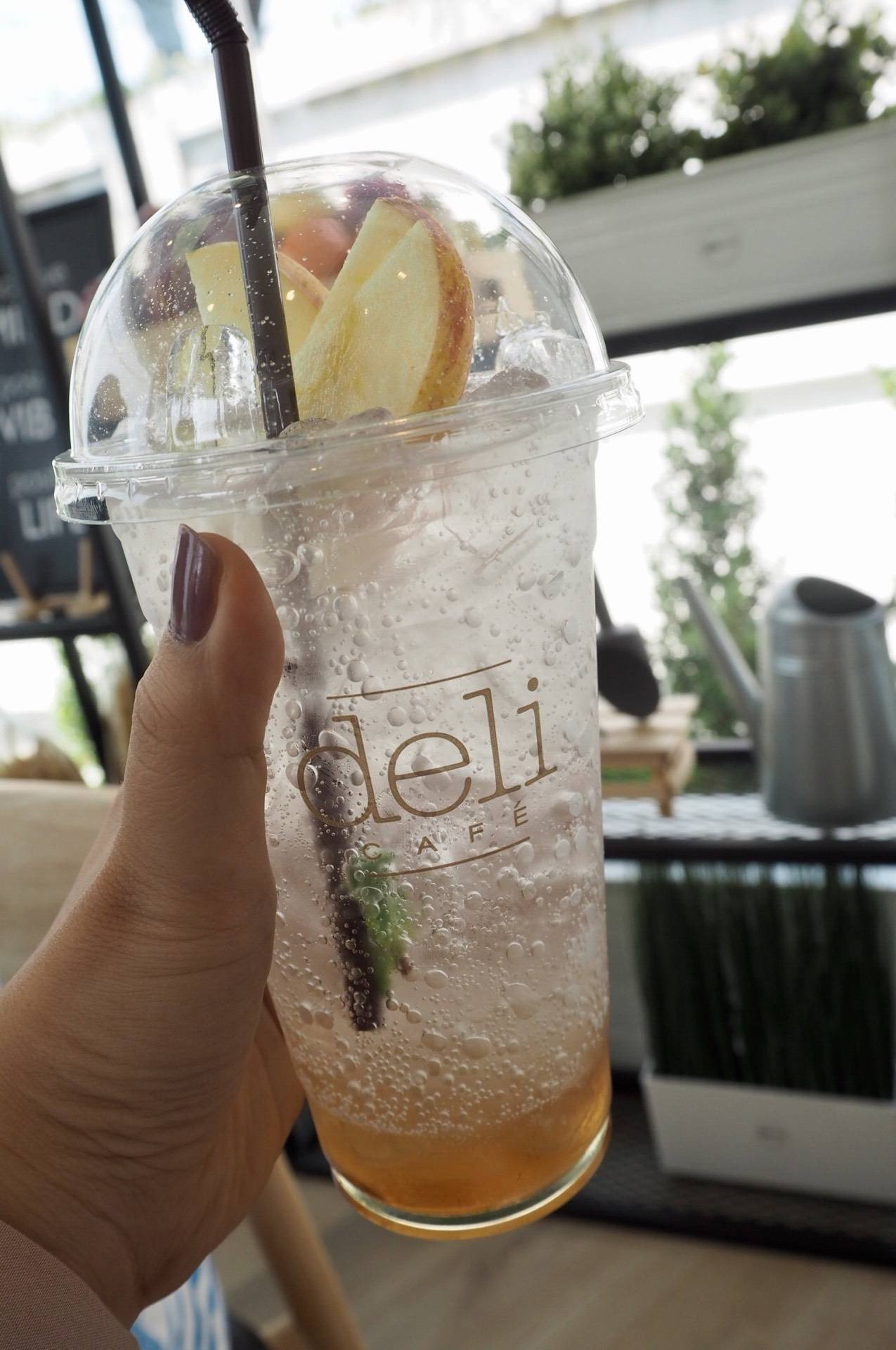 รีวิว Deli Café ประชาชื่น - ร้านกาแฟน่านั่งในปั๊ม Shell - Wongnai