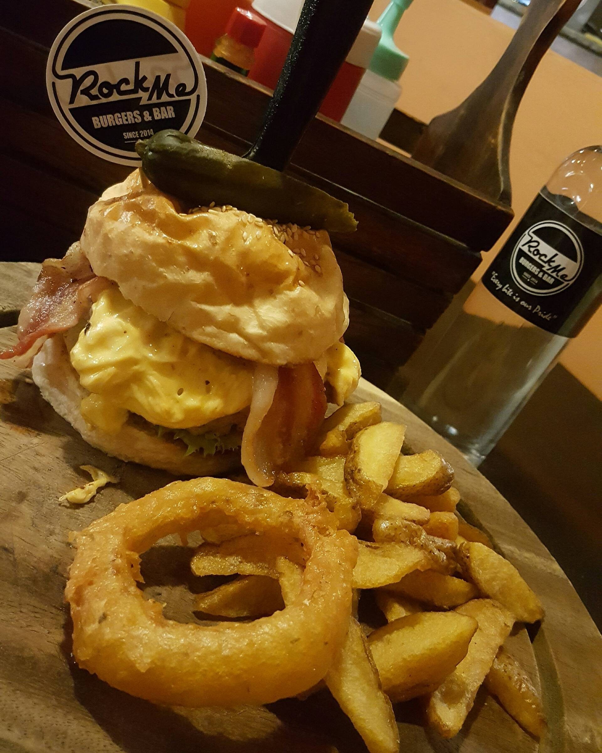 รีวิว Rock Me Burgers & Bar ลอยเคราะห์ - เบอร์เกอร์เน้นคุณภาพ เฟรนฟราย ...