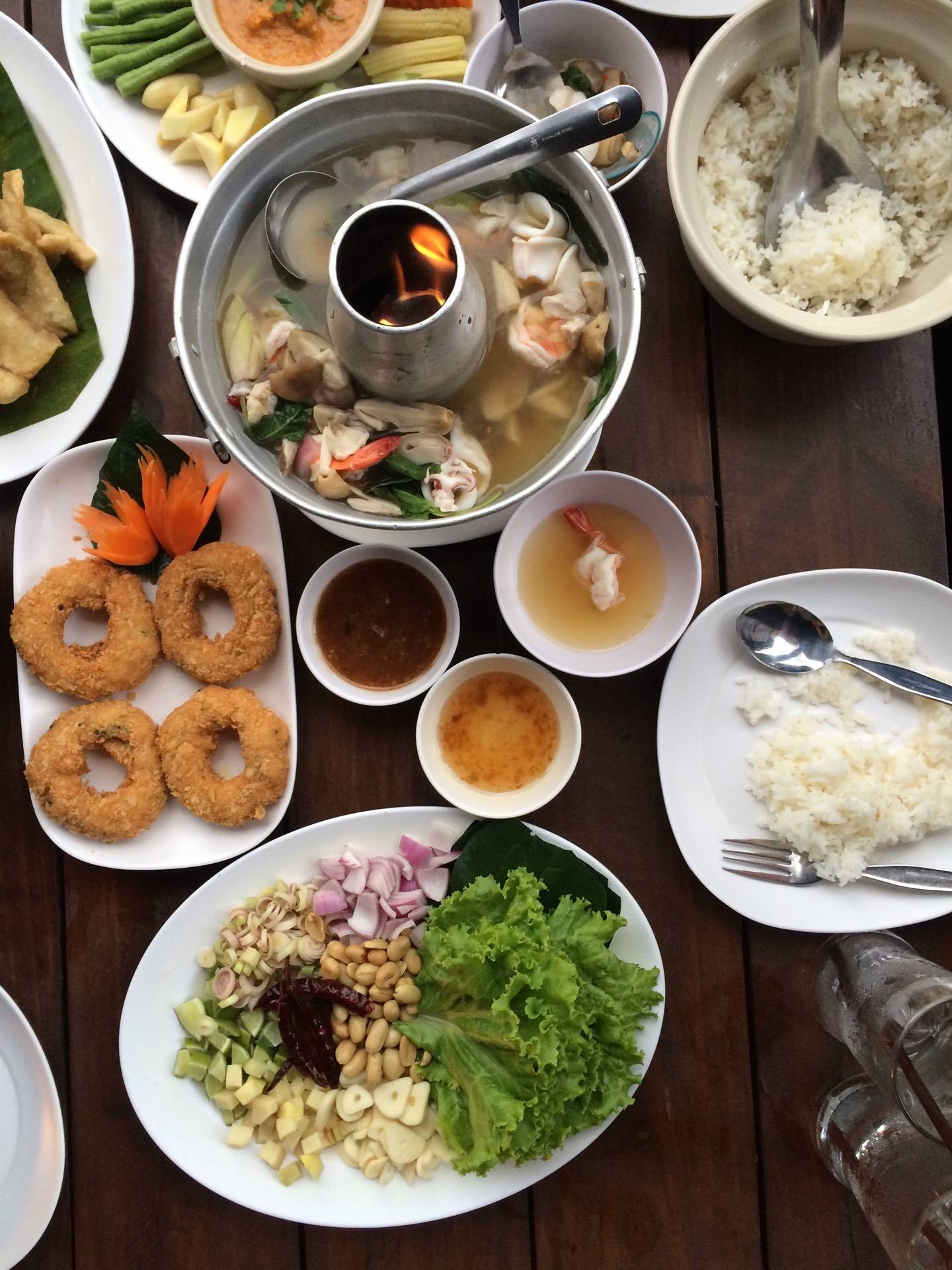 รีวิว ริมผา ลาภิน - อาหารอร่อยมาก วิวสวยมากค่ะ