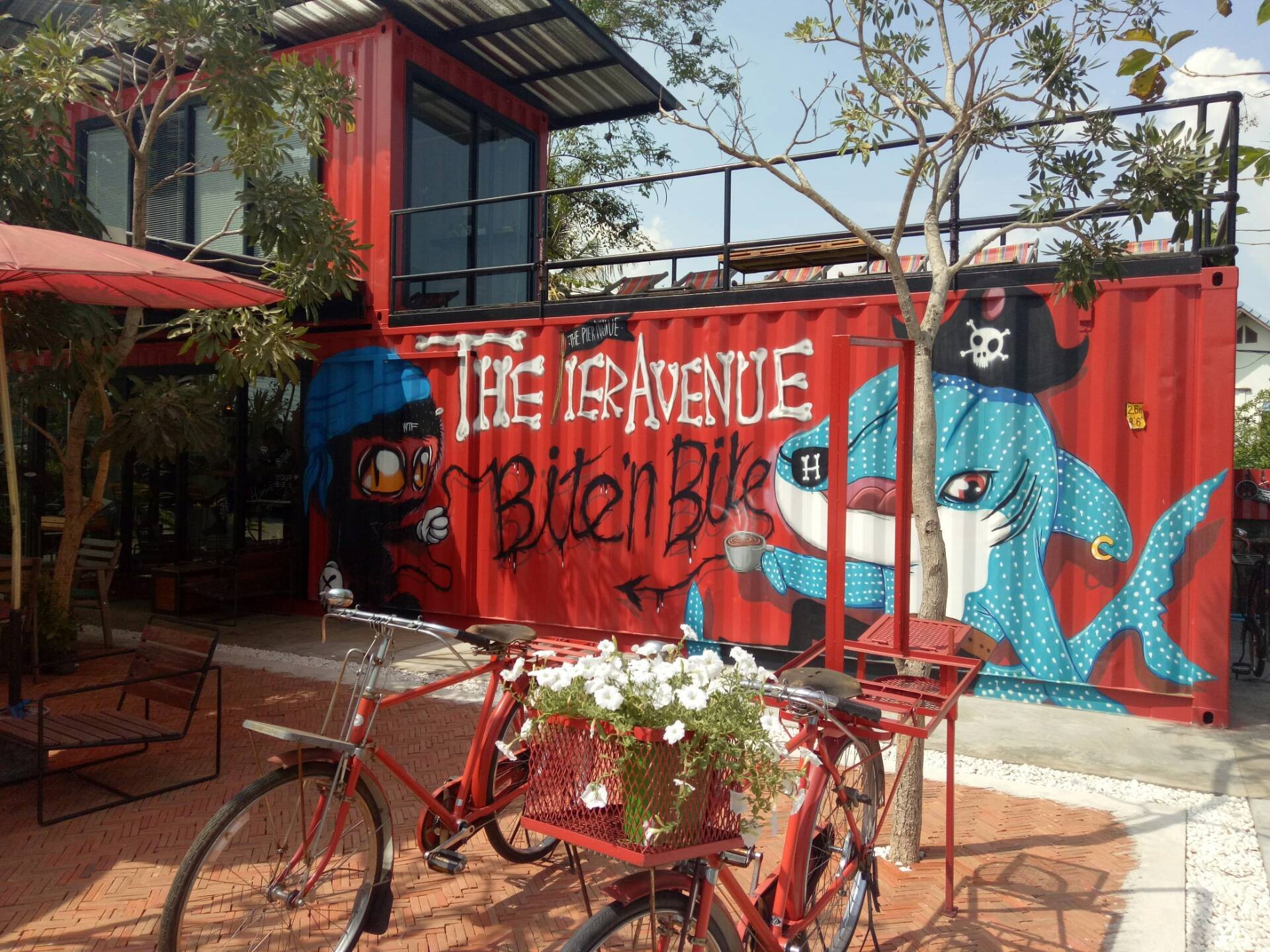รีวิว Bite '&' Bike Cafe - บรรยากาศดี เหมาะกับการพักผ่อน ถึงร้านจะห่าง ...