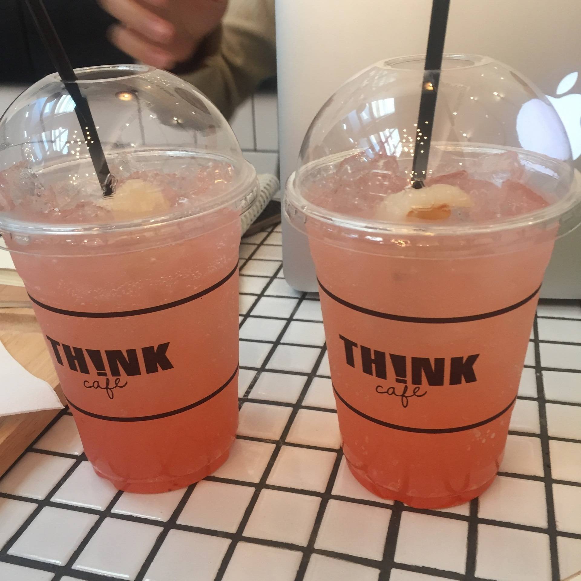 รีวิว THINK cafe สยามเซ็นเตอร์ - ร้านน่ารัก มีปลั๊กเหมาะกับการทำงานด้วย