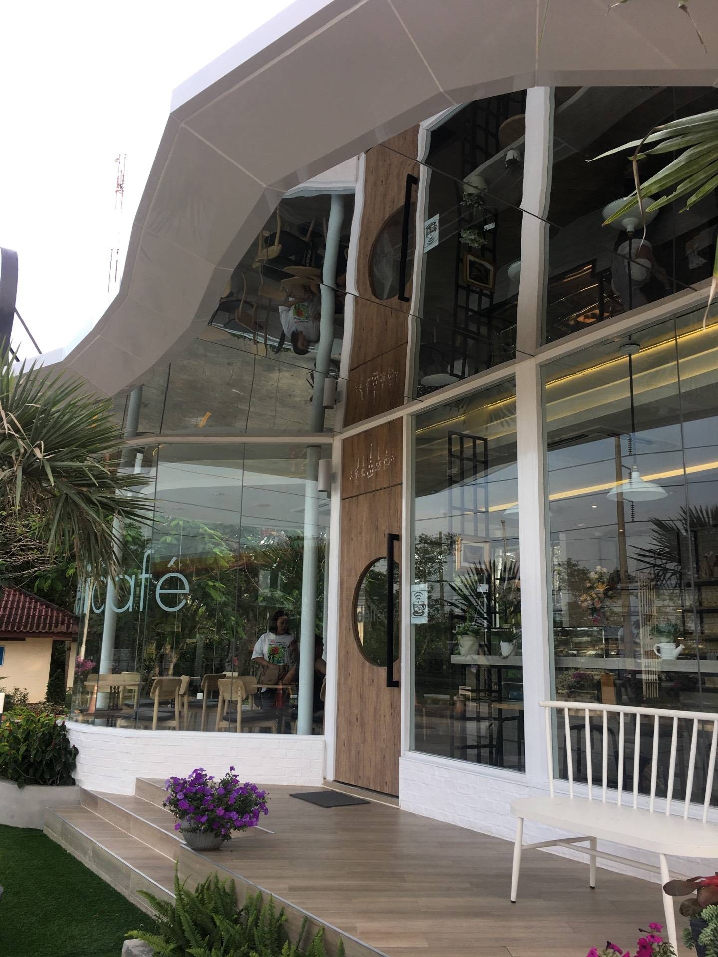 รีวิว Deli Cafe Shell CHANA HIGHWAY - ร้านหรูในปั้ม เชลล์ ณ ป่าชิง