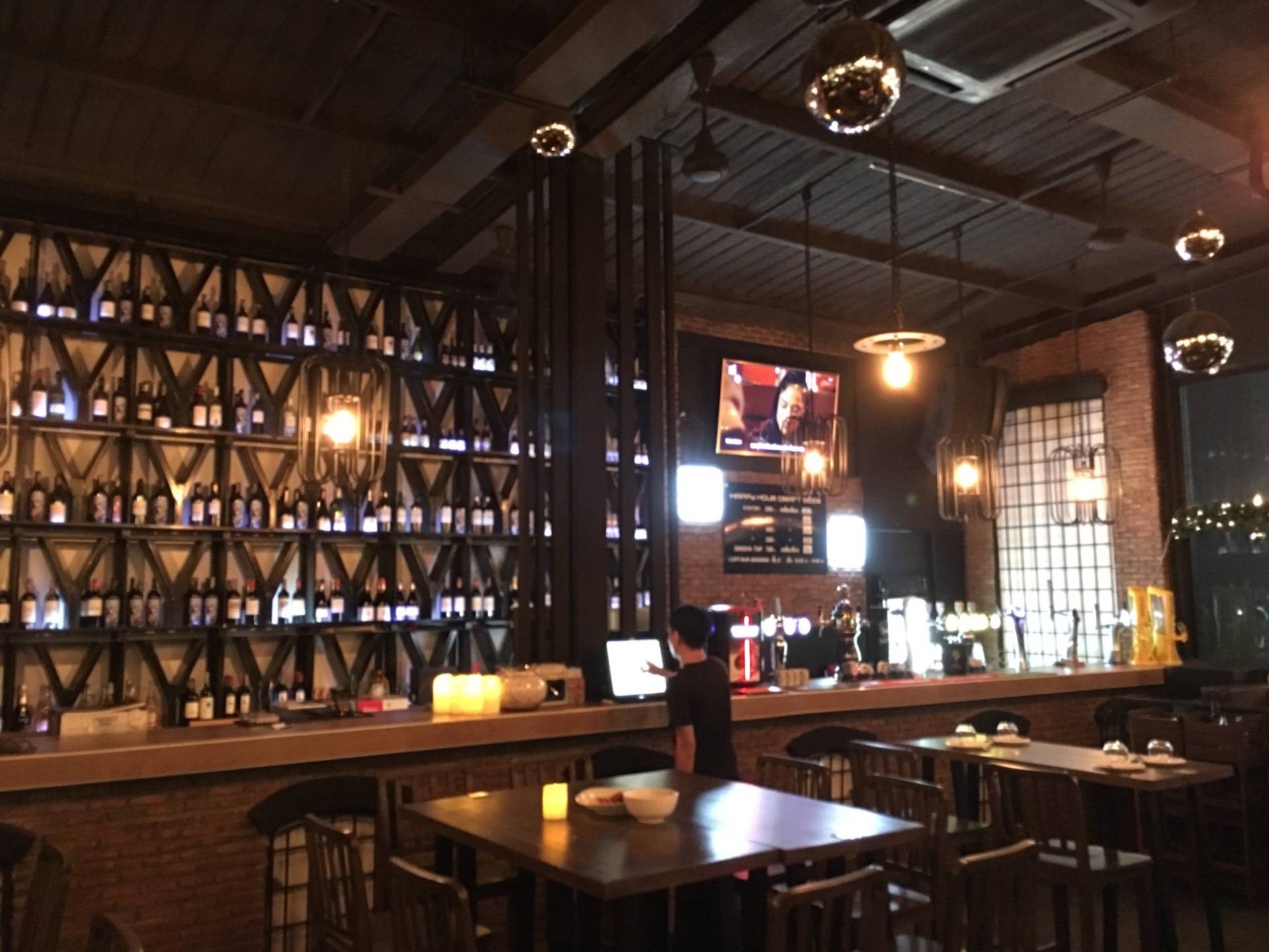 รีวิว Loft Bar Bangna - บรรยากาศชิว เบียร์ดี ดนตรีเพราะ