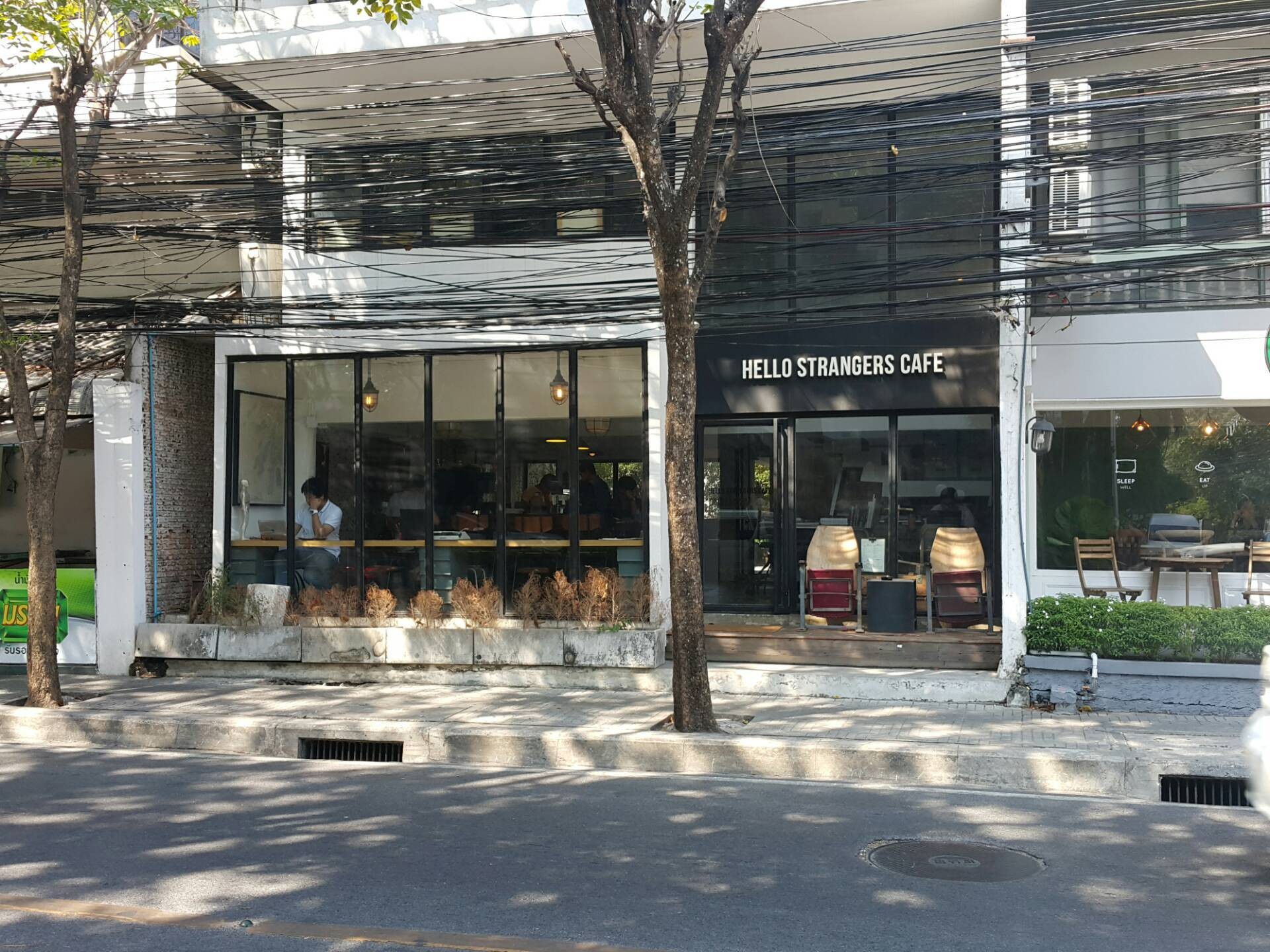รีวิว HELLO STRANGERS CAFE - คาเฟ่น่านั่ง ในสุขุมวิท 26