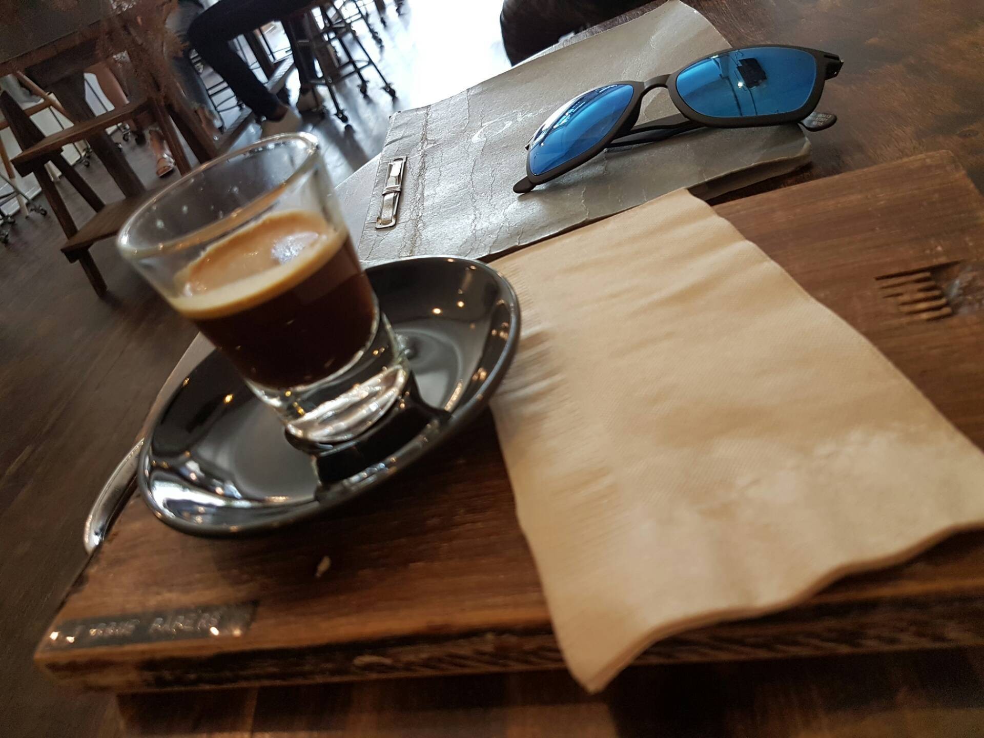 รีวิว Tissue Papers Cafe - ผ่านมาโดยบังเอิญ สะดุดตากับหน้าร้าน จนต้อง ...