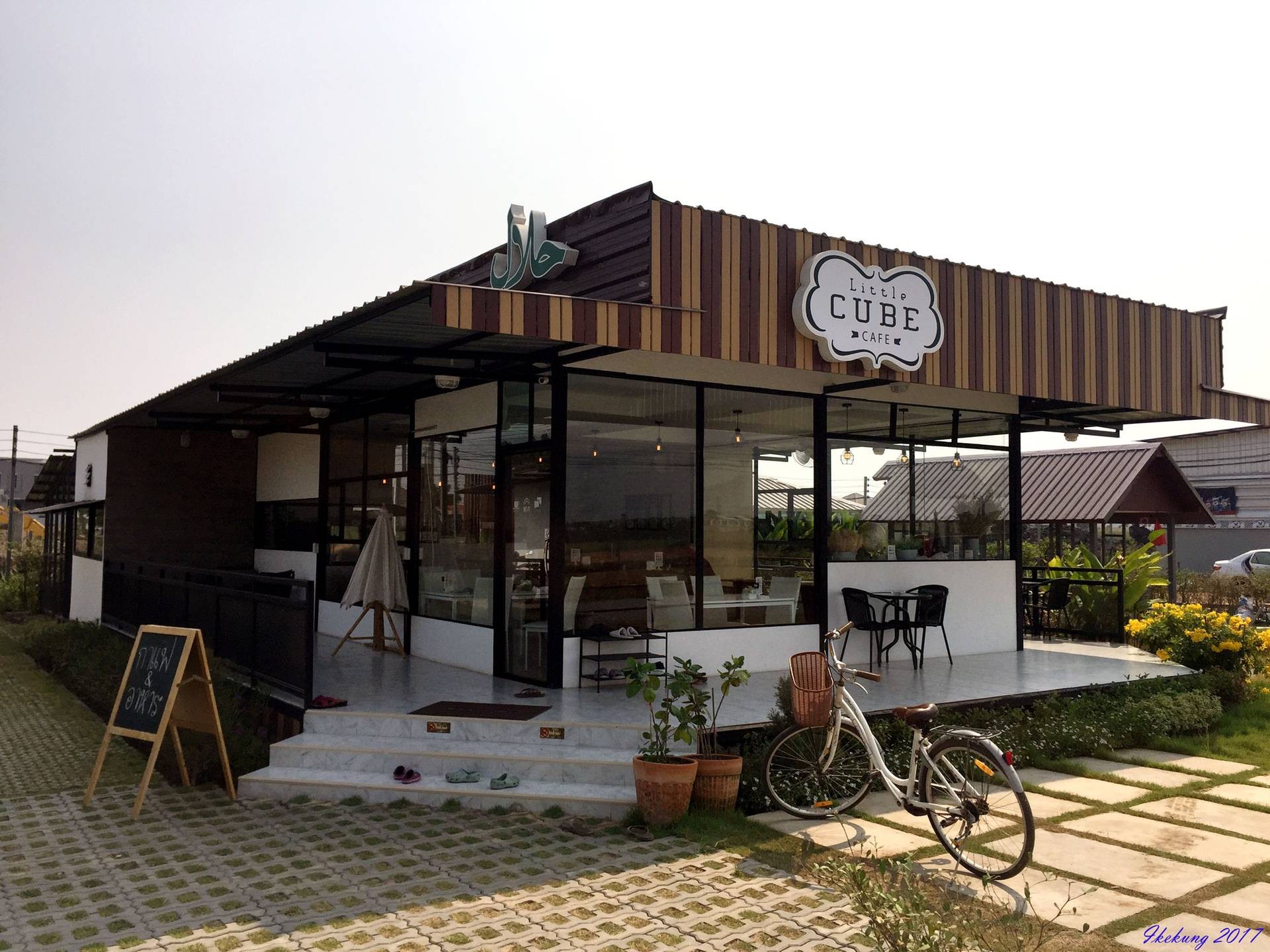 รีวิว Little CUBE Cafe - บรรยากาศเงียบๆ สบายๆ เครื่องดื่มใช้ได้
