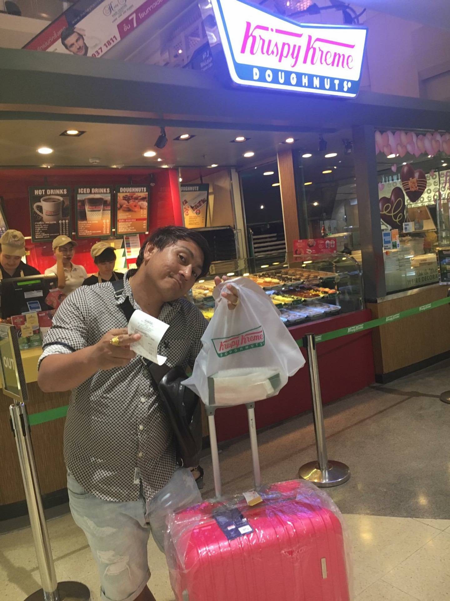 รีวิว Krispy Kreme Central ลาดพร้าว - คริสปี้ครีม Central ลาดพร้าว