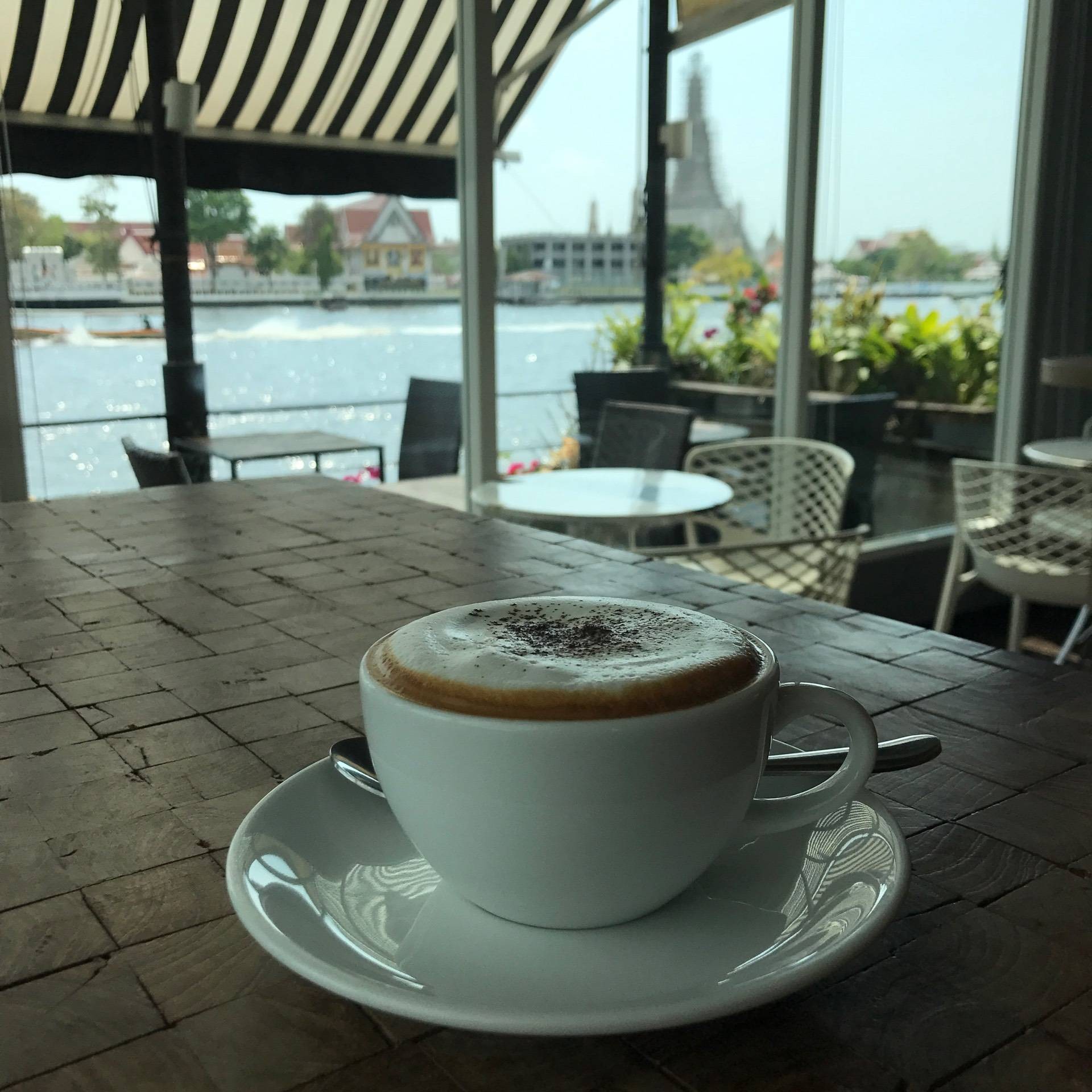 รีวิว Vivi The Coffee Place - ชมบรรยากาศริมแม่น้ำ และวิวเห็นวัดอรุณฯ ...