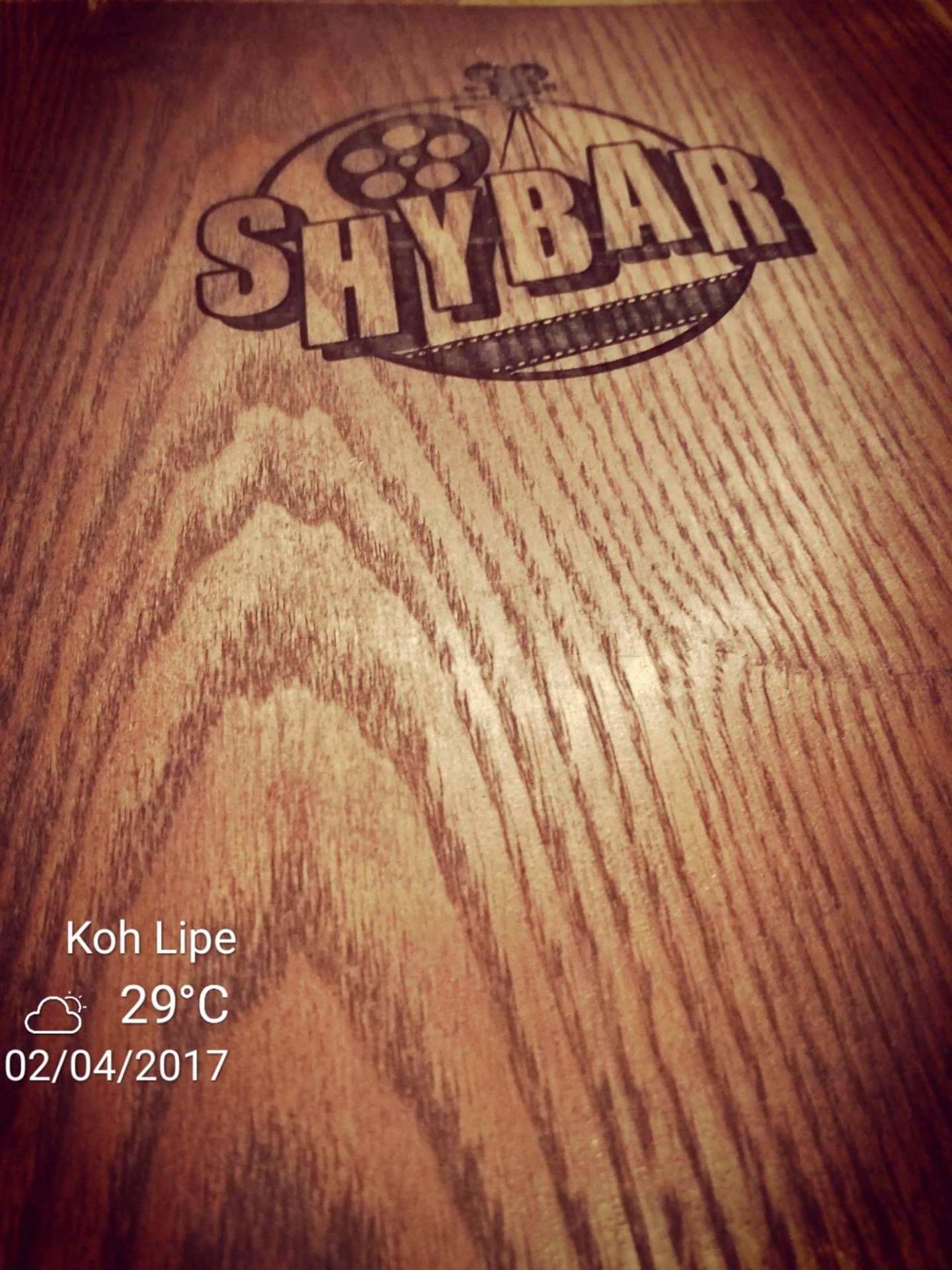 รีวิว Shy Bar - ร้านดูดีมากแต่ราคาไม่ได้แพงมากอย่างที่คิด