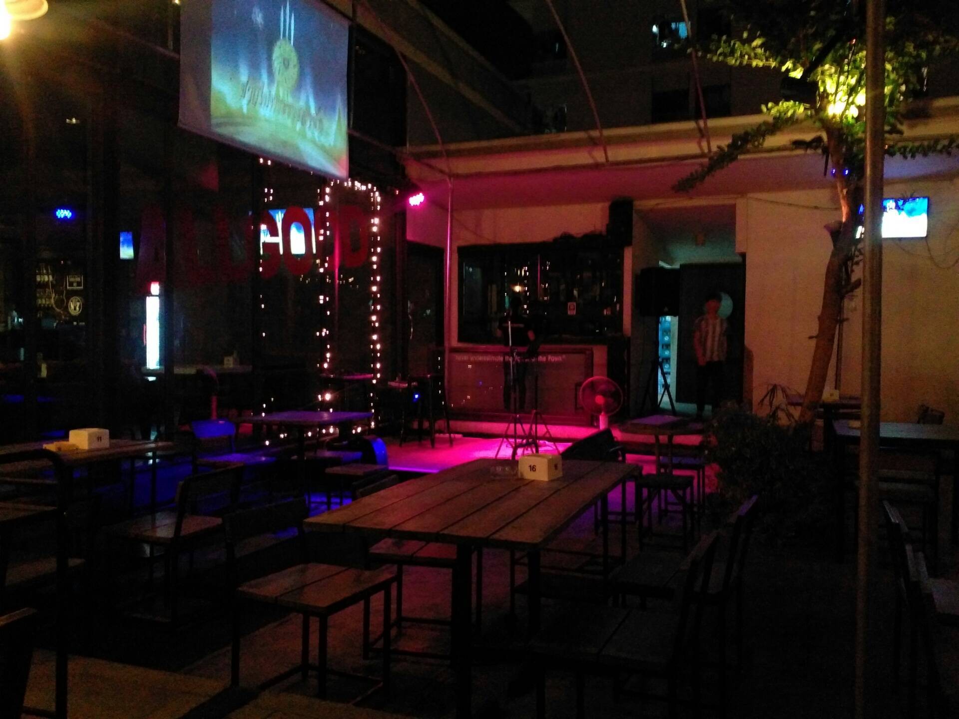 รีวิว ALL GOOD BAR & RESTAURANT - บรรยากาศดี ราคาไม่แพง