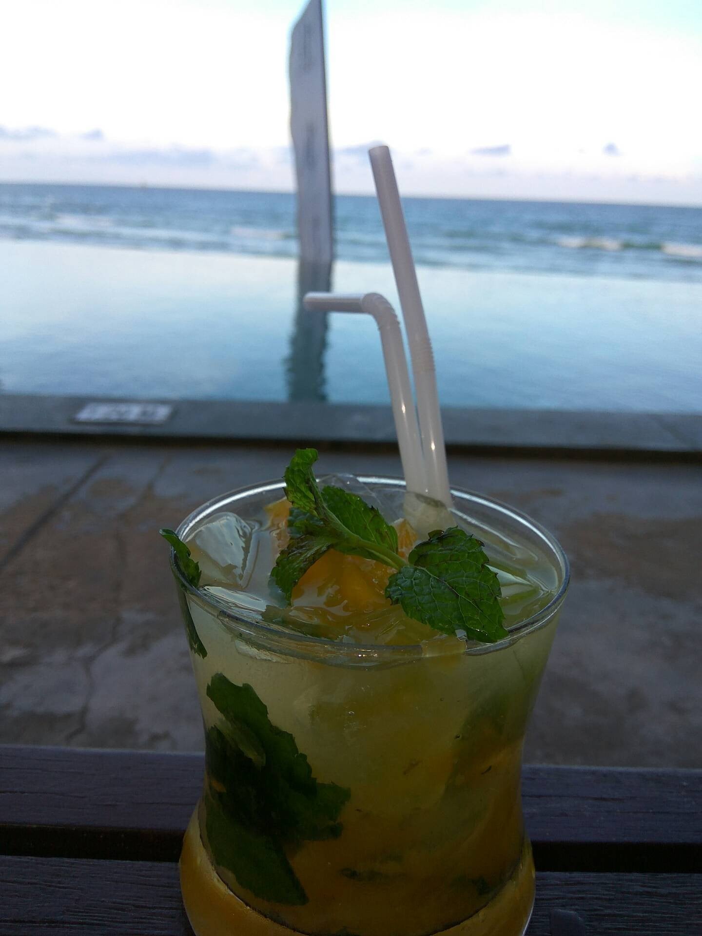 รีวิว L Restaurant - Infinity Pool หน้าหาด บรรยากาศ ดีงาม สาว เม็กซิกัน ...