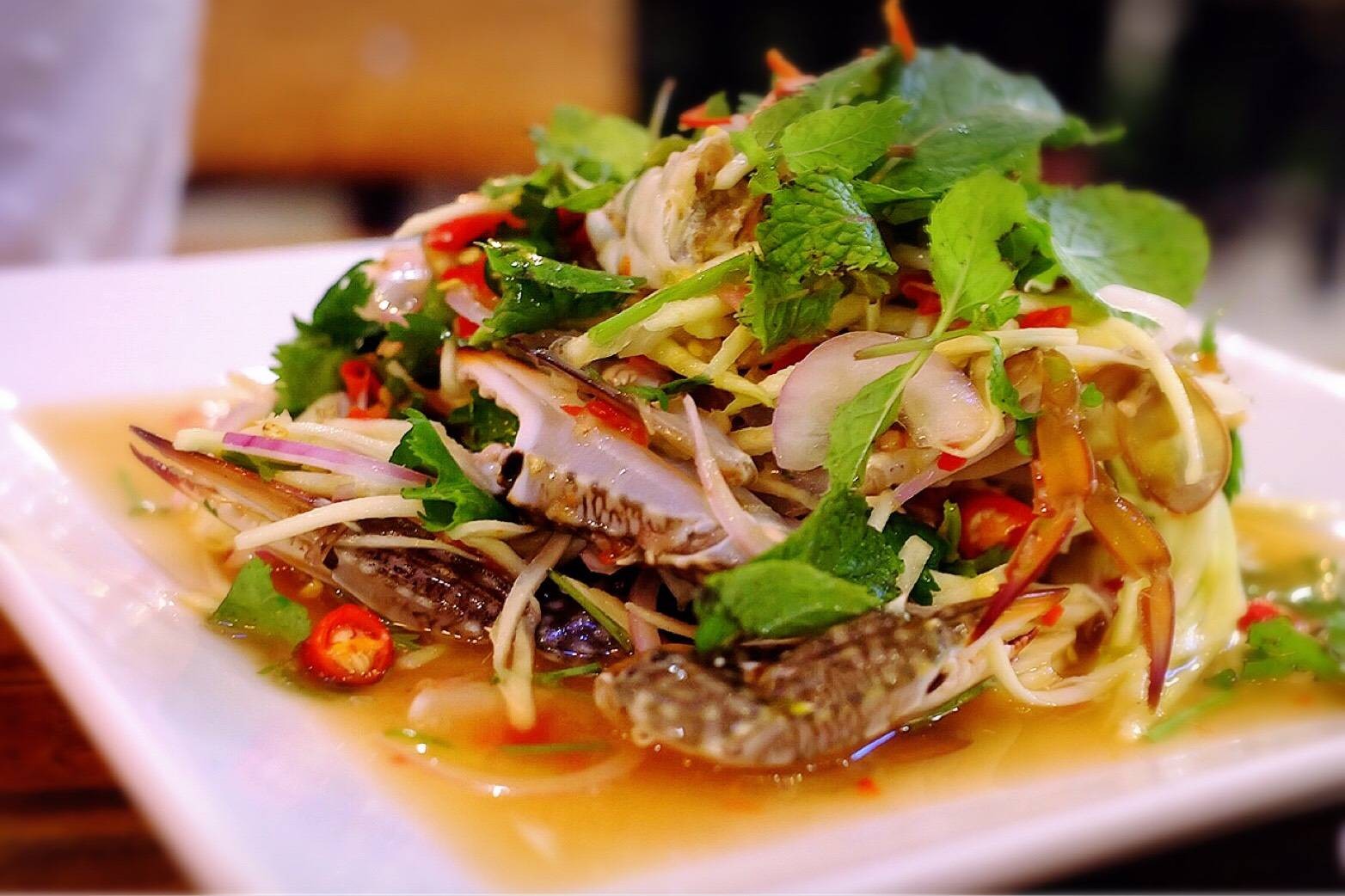 ยำปูม้า ร้าน ครัวจานโปรด บางแสน