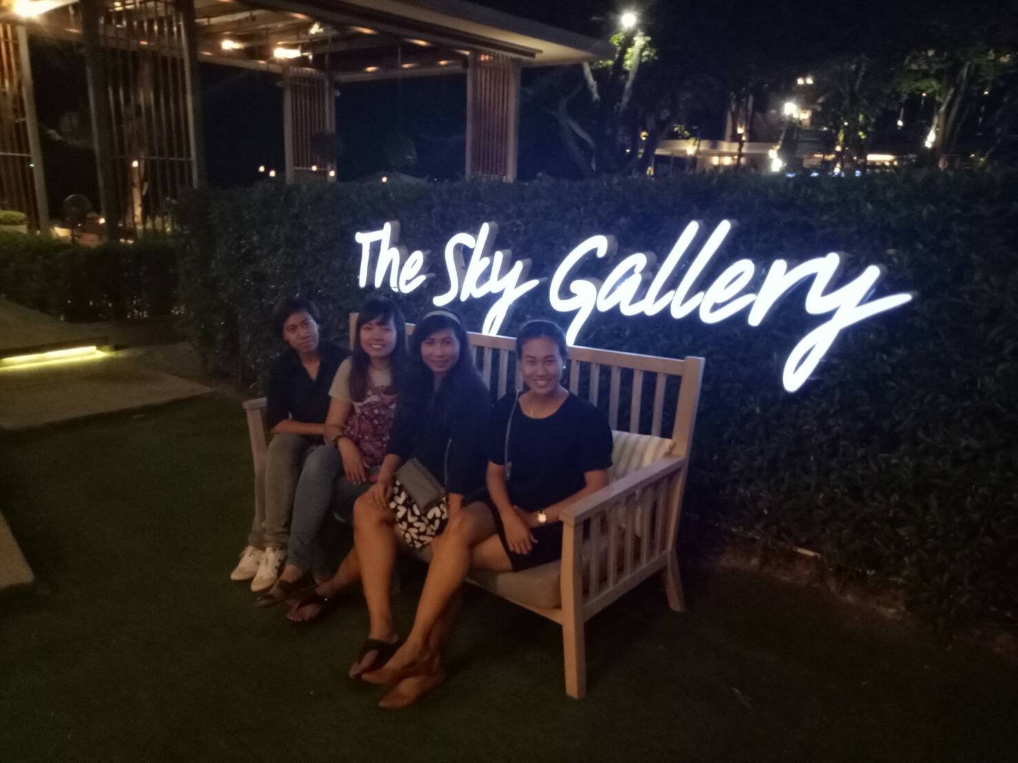 รีวิว The Sky Gallery - อยู่พัทยามานานแต่เพิ่งมีโอกาสได้ไปลิ้มลองอาหารที่ร้านนี้ แค่เดินเข้ามา ...