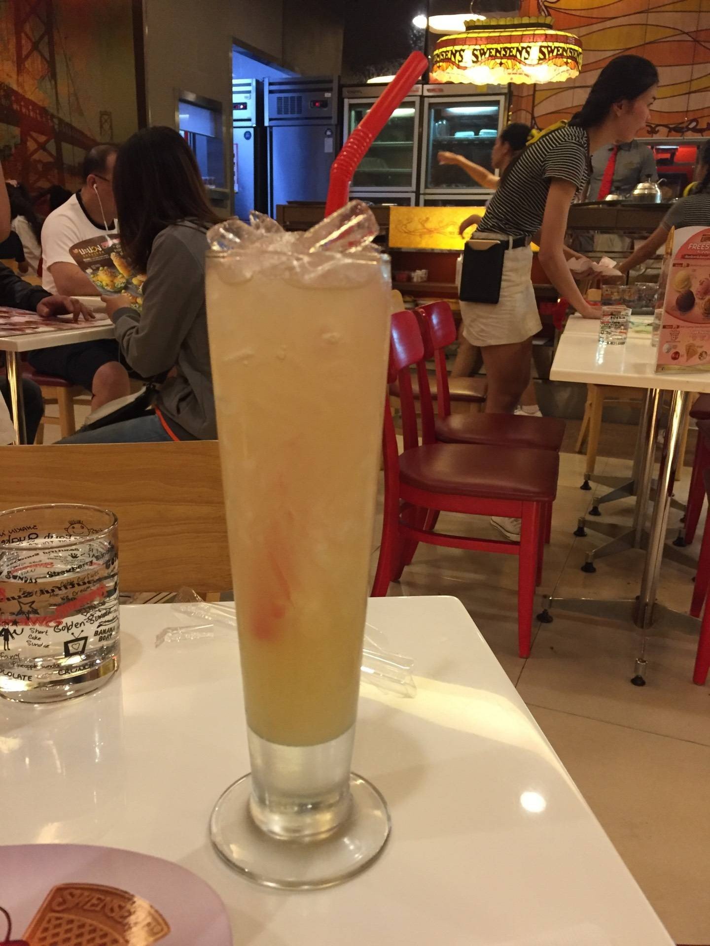 รีวิว Swensen's เซ็นทรัลพระราม 3 - เปลี่ยน Topping ไม่ได้ แล้ว พนง ยังทำหน้าไม่ดี