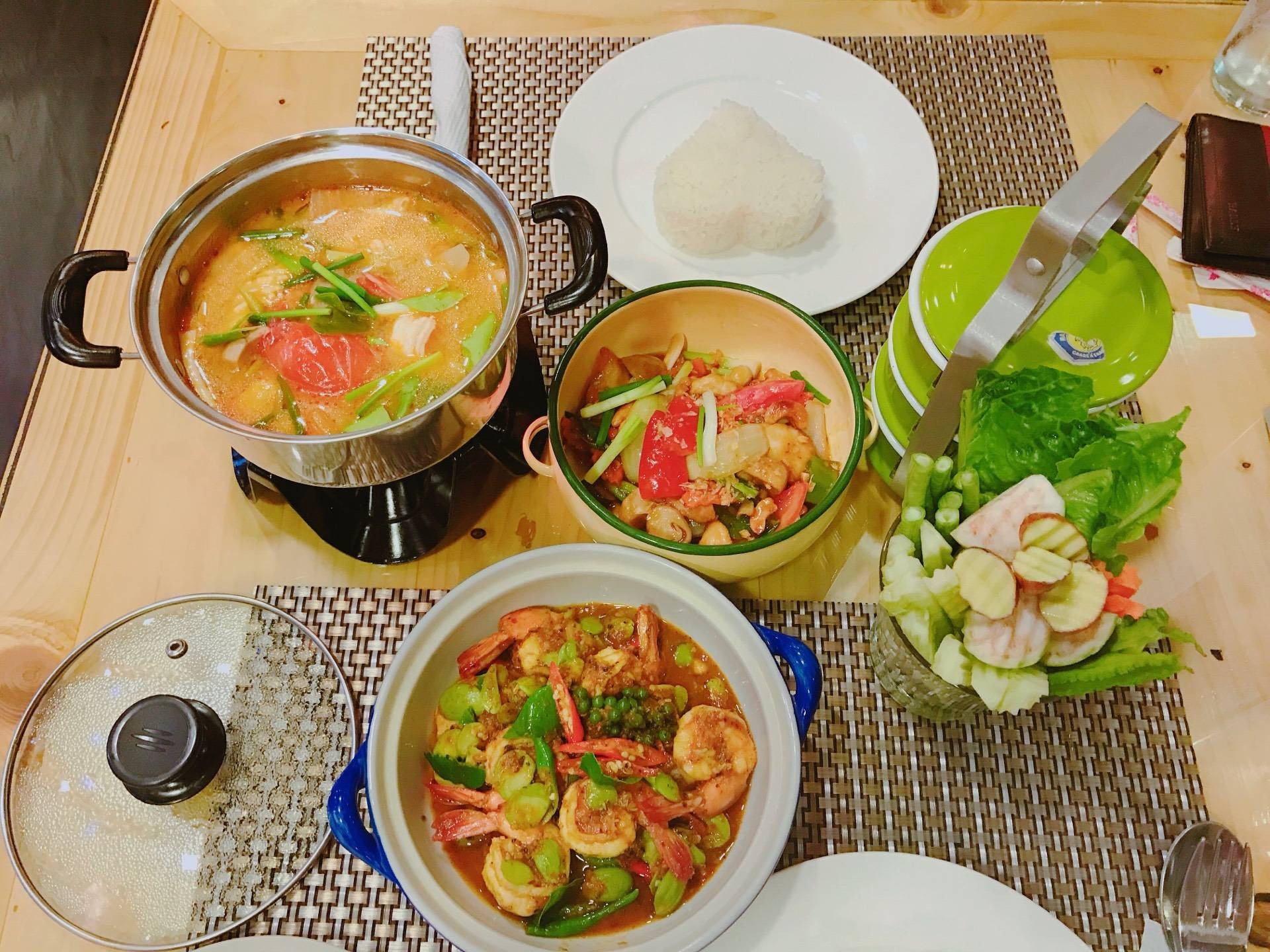 รีวิว ปิ่นโต กะรน(PINTO KARON) - ร้านสวยคลาสสิก อาหารอร่อย ราคาไม่แพง