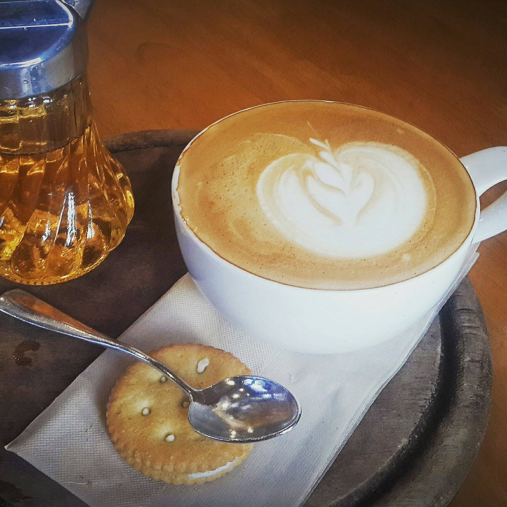 รีวิว Matoy Cafe' - กระเพราดีมาก ลาเต้ร้อนอร่อย กาแฟหอม การบริการดี พนักงานน่ารัก.. ร้านสวยแนว ...