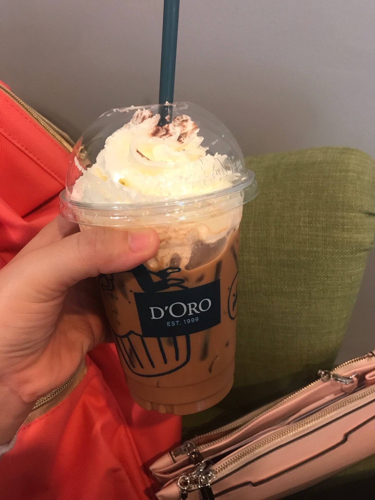 รีวิว D’oro Coffee อาคารทิสโก้ - มอคค่าอร่อยมาก แถมวิปด้วย