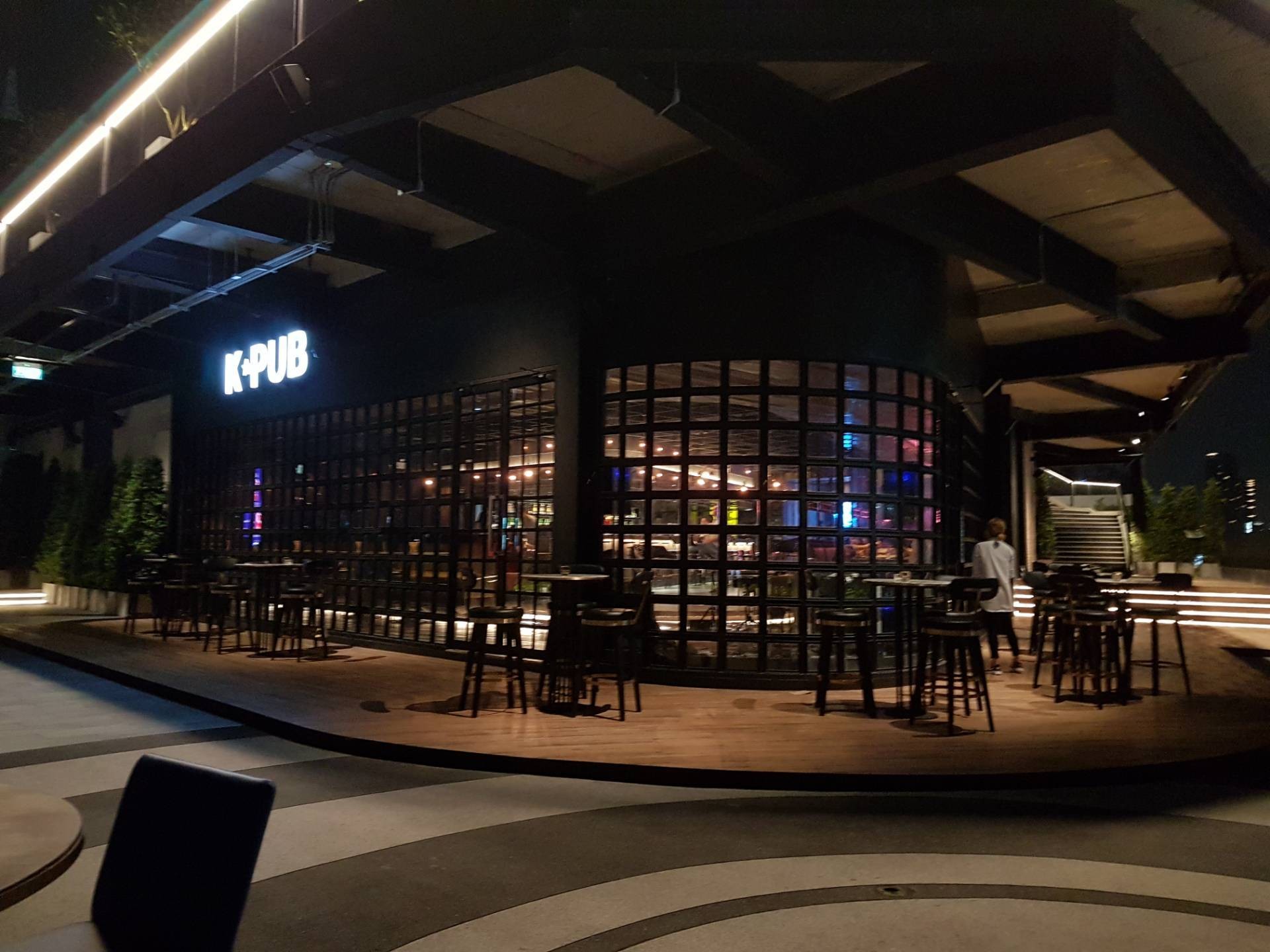 รีวิว K-Pub Show DC - หนึ่งในอาณาจักร YG ณ ไทยแลนด์ ร้านชื่อ k pub แต่ ...