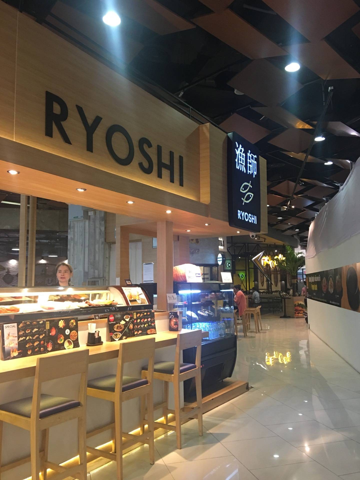 รีวิว Ryoshi Sushi เกตเวย์ เอกมัย - อาหารญี่ปุ่นรสชาติดีราคาไม่แพง