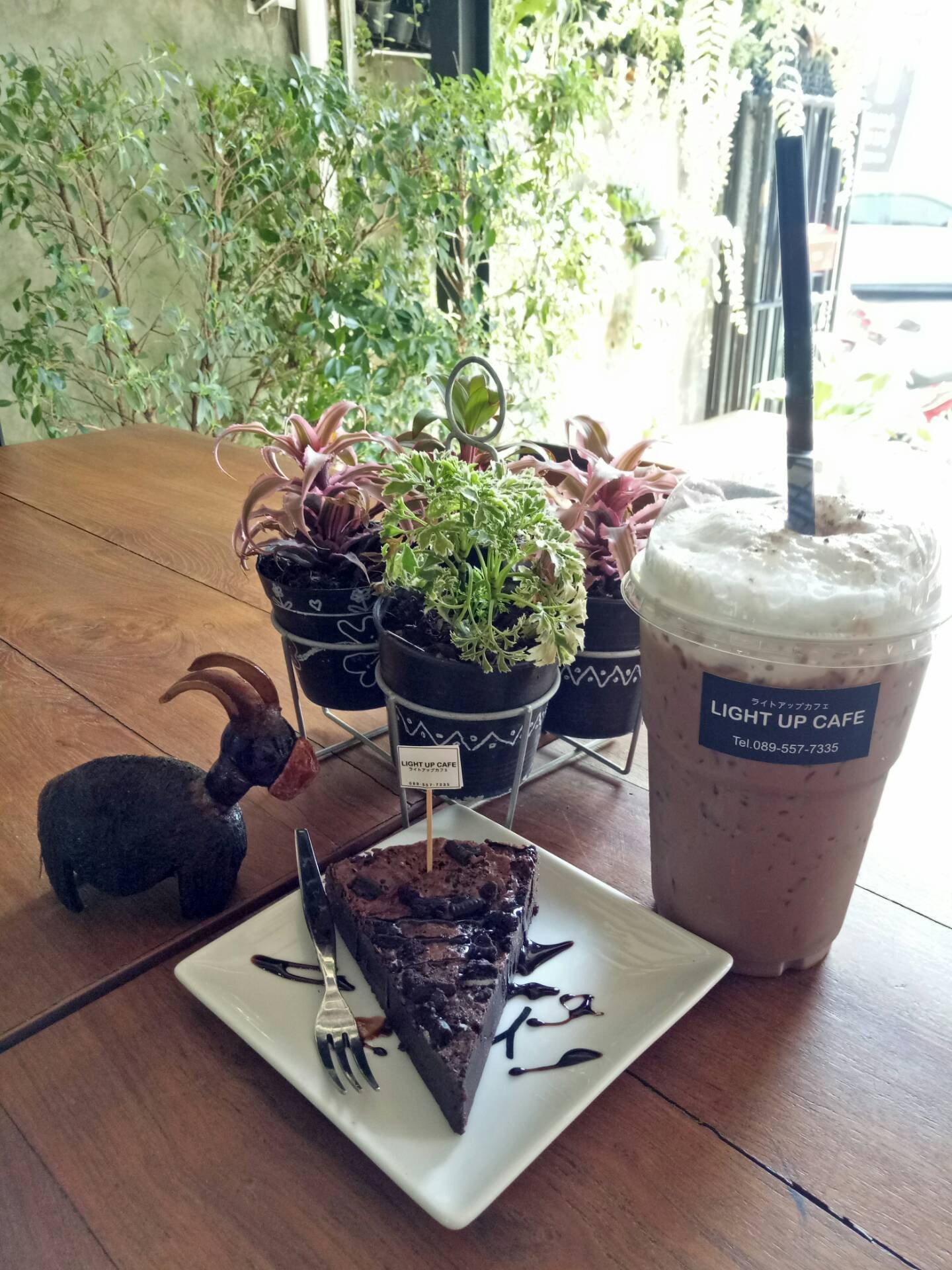 รีวิว ⭐️ Light up cafe 👍🏻 ไลท์อัพคาเฟ่ สาขาสนามกีฬา⭐️ - กาแฟราคาดีๆ
