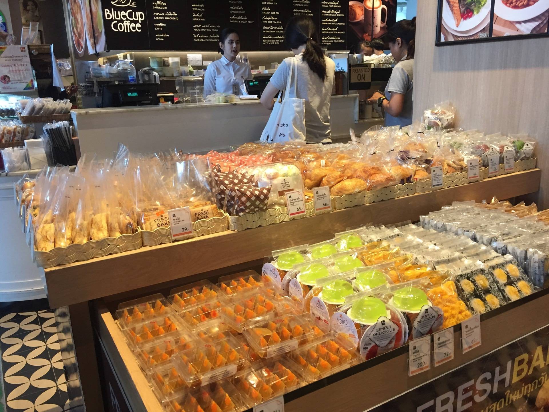 รีวิว S&P Restaurant & Bakery ท่าอากาศยานสุวรรณภูมิ - คนเยอะ เต็มตลอด