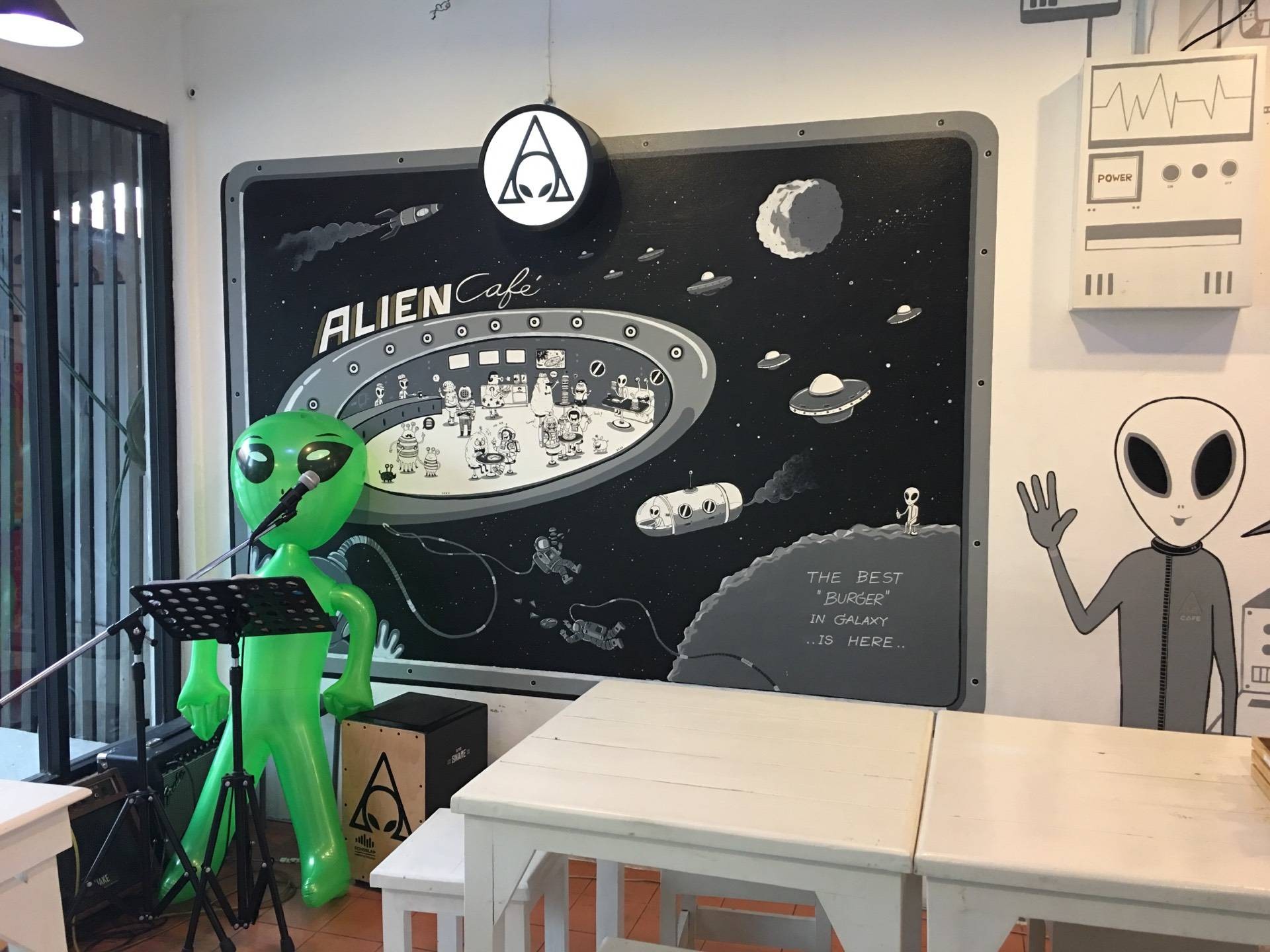 รีวิว Alien Cafe - ร้านเบอร์เกอร์เล็กๆย่านลาดพร้าว-วังหิน - Wongnai