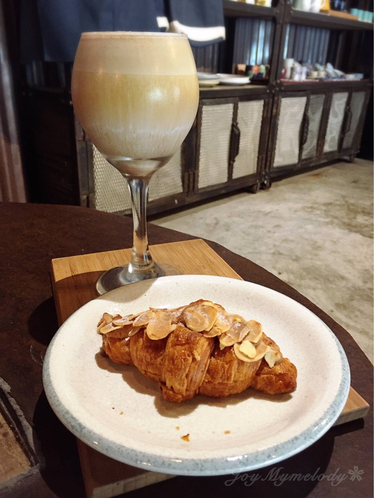 รีวิว Factory Coffee - BKK พญาไท - ดื่มด่ำกับกาแฟหอมๆและร้านแนวเท่ๆดี