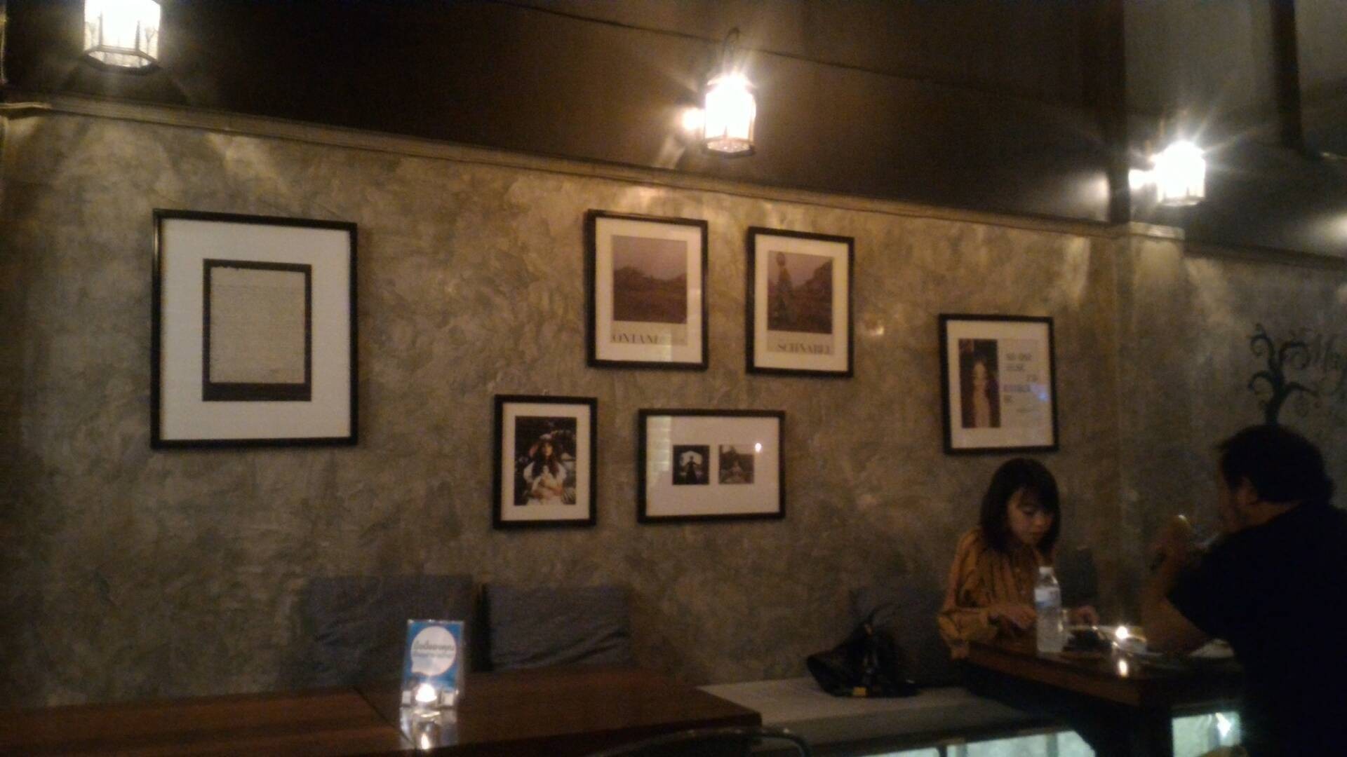 รีวิว Bewitch Cafe&Bar - ร้านเก๋ๆ ฮิปๆ อร่อยดีมีสไตล์ เบอร์เกอร์อร่อย เบียร์รสดี