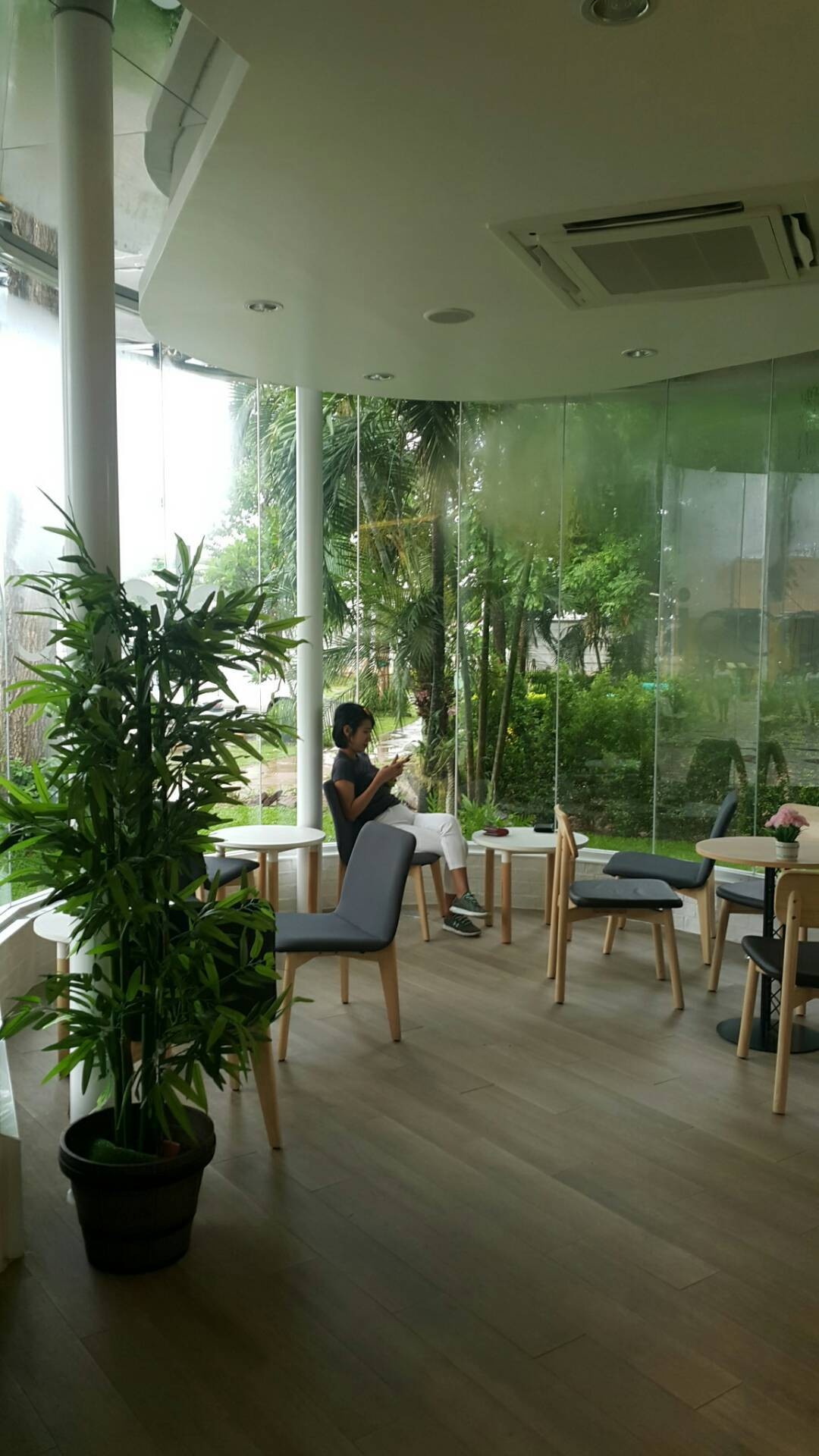 รีวิว Deli Cafe Shell สีคิ้ว - ร้านเปิดใหม่ จัดร้านน่ารักดีครับ