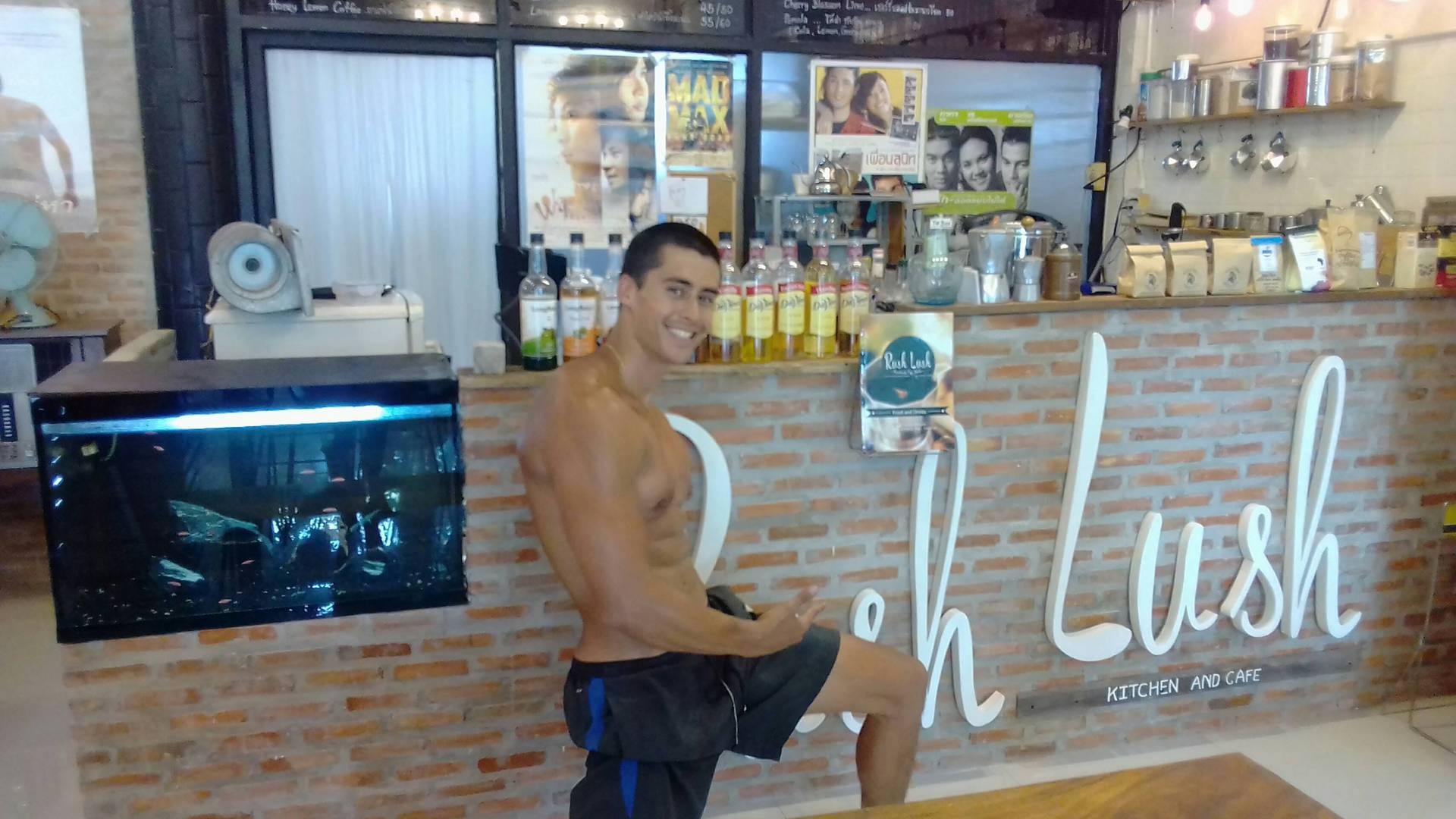 รีวิว Rush Lush Craft Cafe - สวย อร่อย นั่งสบาย