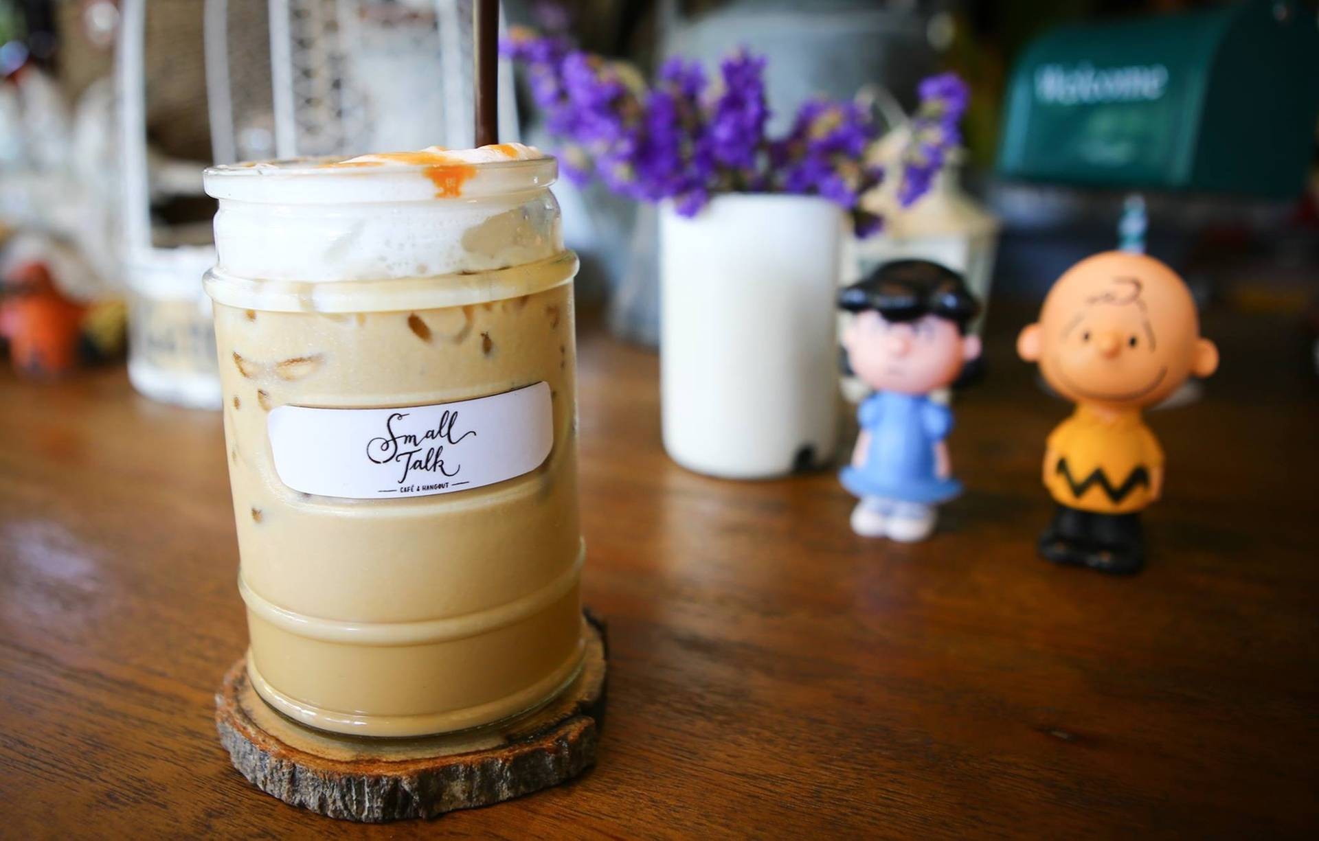 รีวิว Small Talk Cafe & Hangout - ร้านชิคๆ มุมถ่ายรูปร้านแปด