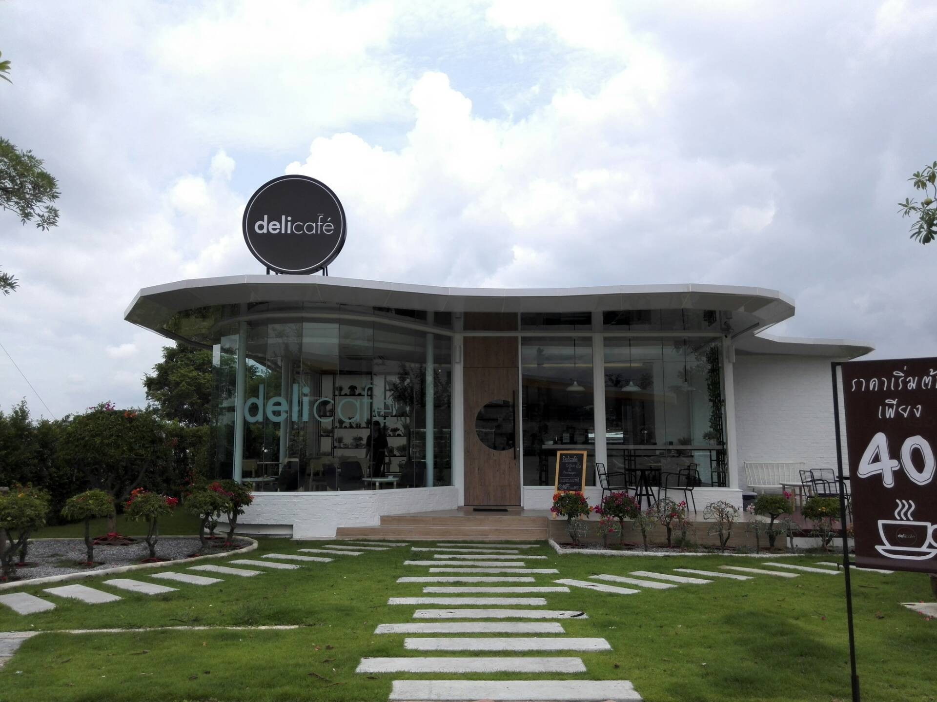 รีวิว deli café Shell เพชรศรี บายพาสโคราช - ถึงเป็นร้านในปั๊ม แต่ก็ ...