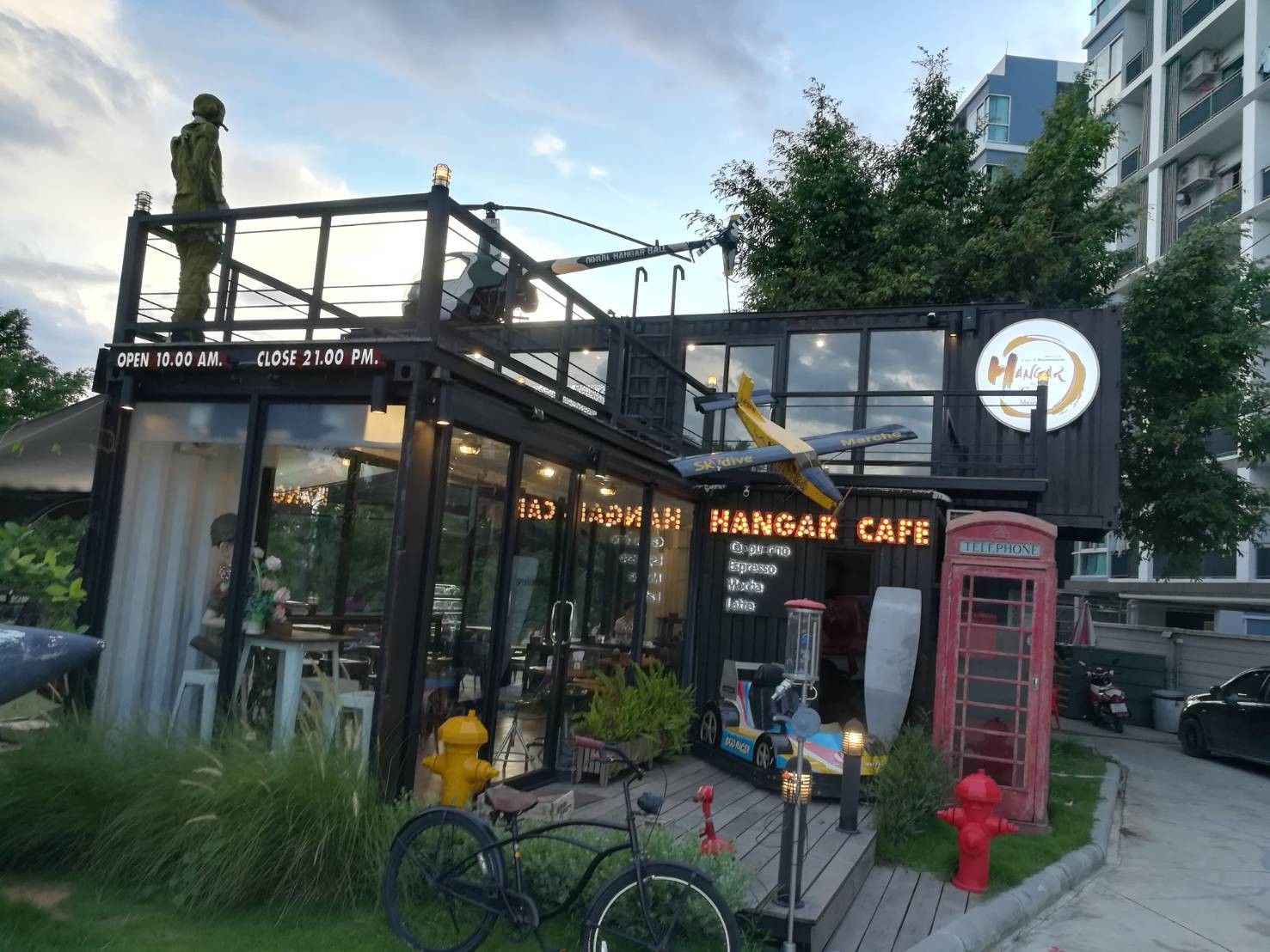 รีวิว Hangar Cafe' - ร้านคาเฟบรรยากาศดี หลังม.ราชภัฏนครปฐม