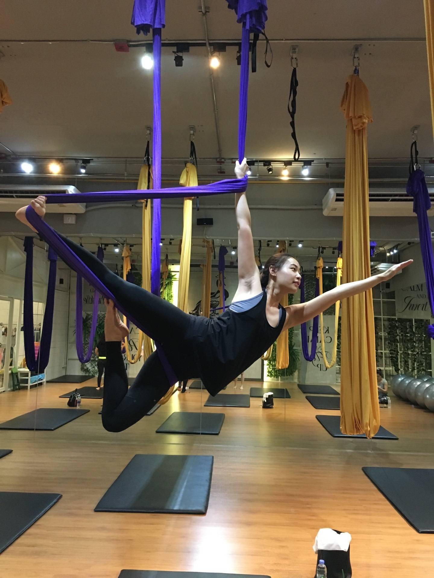 ร้าน Three Studio Yoga Fly and Pilates (ทรี สตูดิโอ โยคะฟลายและพิลาทีส)