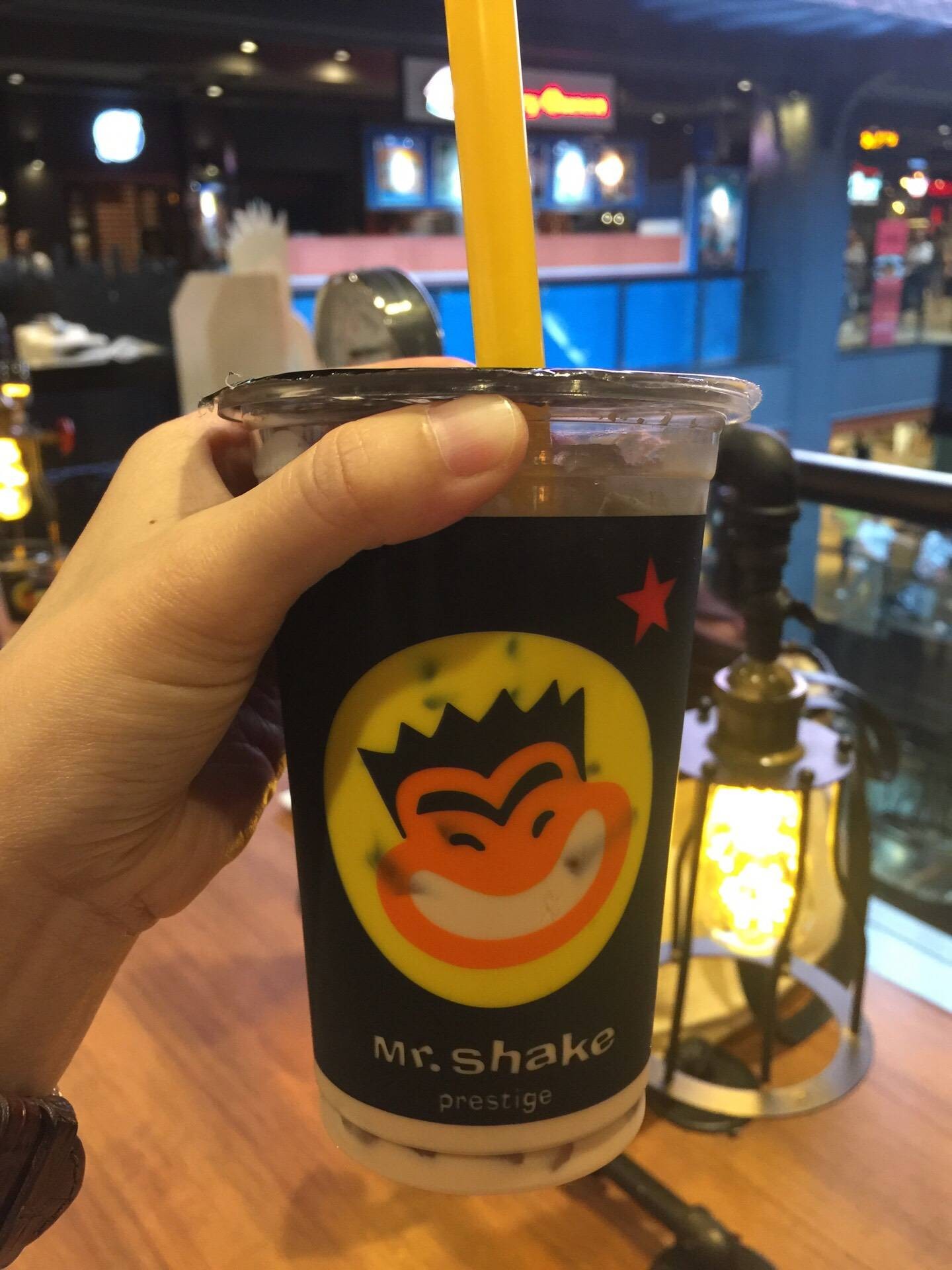 รูป Mr.Shake สยามเซ็นเตอร์