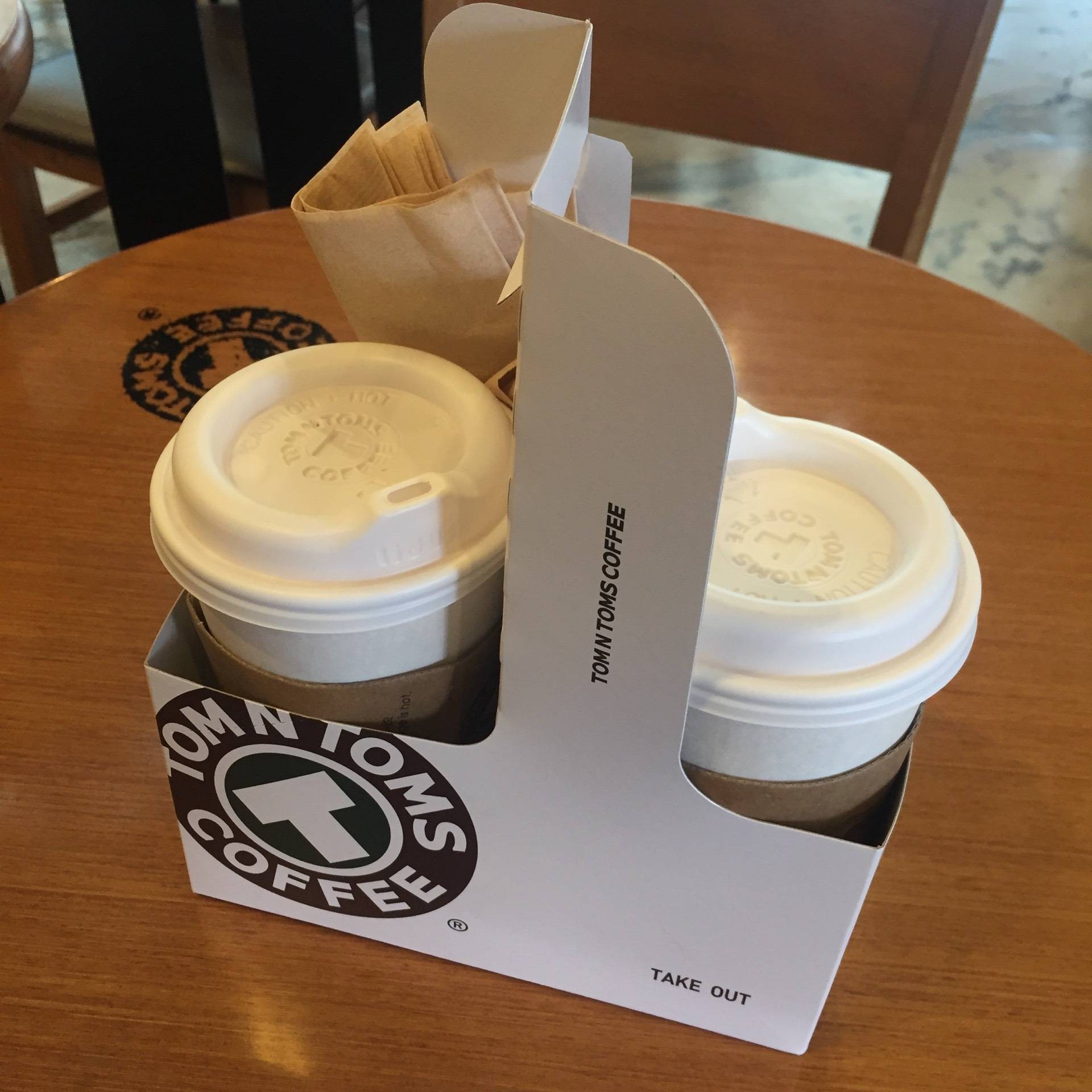 ร้าน TOM N TOMS COFFEE (ทัม เอ็น ทัมส์ คอฟฟี่) AIA Capital Center ...