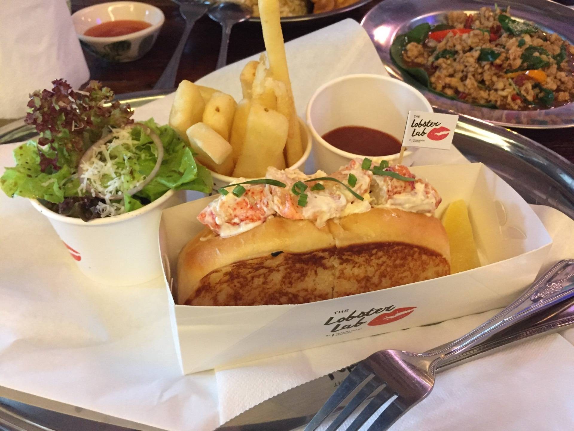 รีวิว Lobster Lab Thonglor 17 - อาหารออกมาช้าบวกกับอากาศในเมืองไทยทำให้ ...
