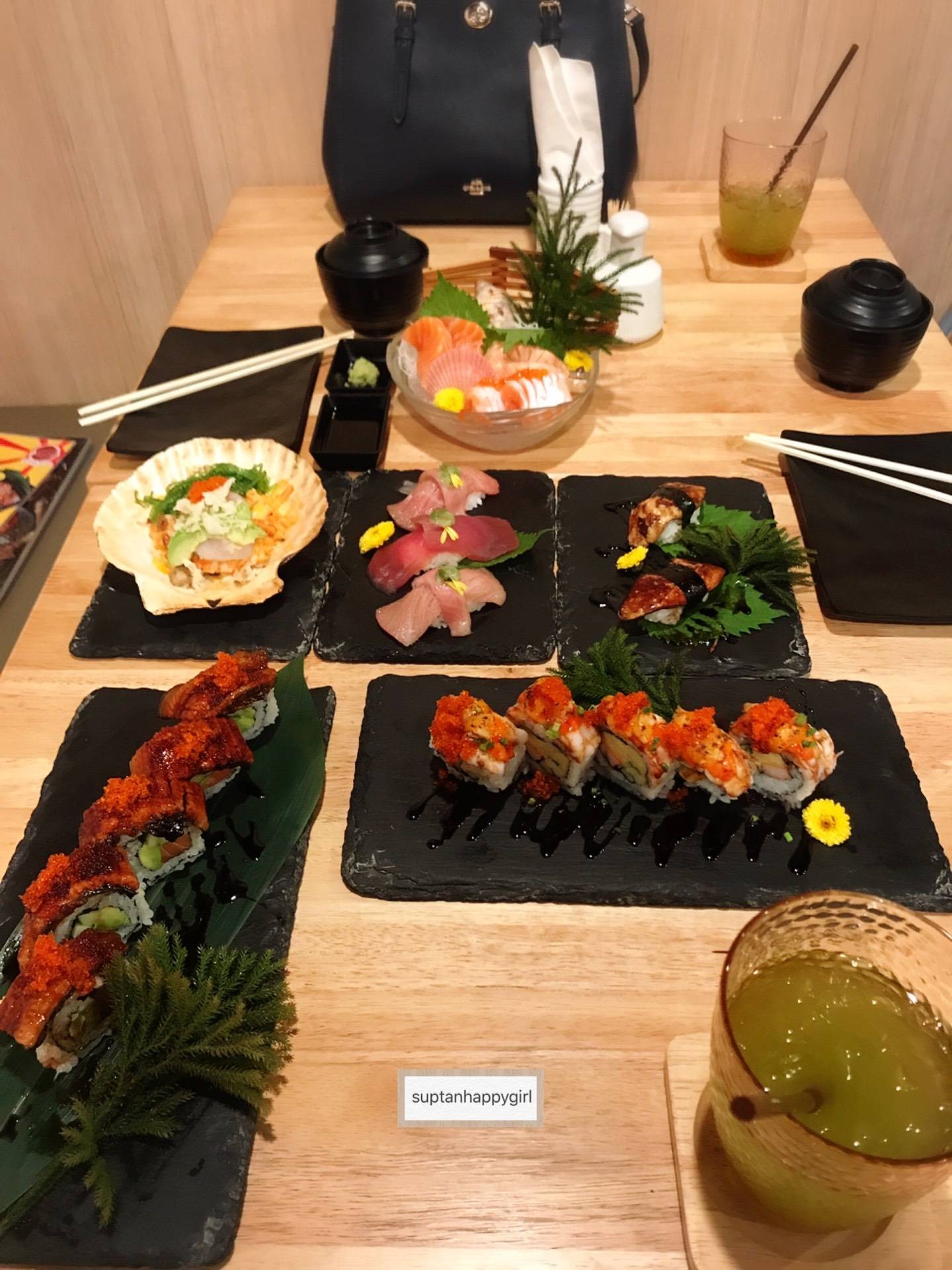 รีวิว KUMA MOJO SUSHI อุดมสุข 49 - ซูชิหลากหลาย โรลเด่น โปรแรงดีจัง ...