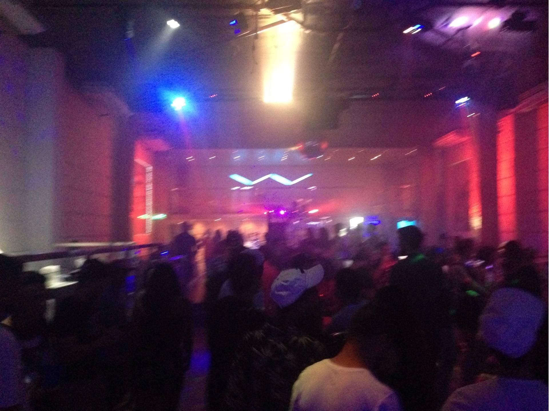 รีวิว White Room Club ภูเก็ต - very busy after midnight, enjoy a lot!