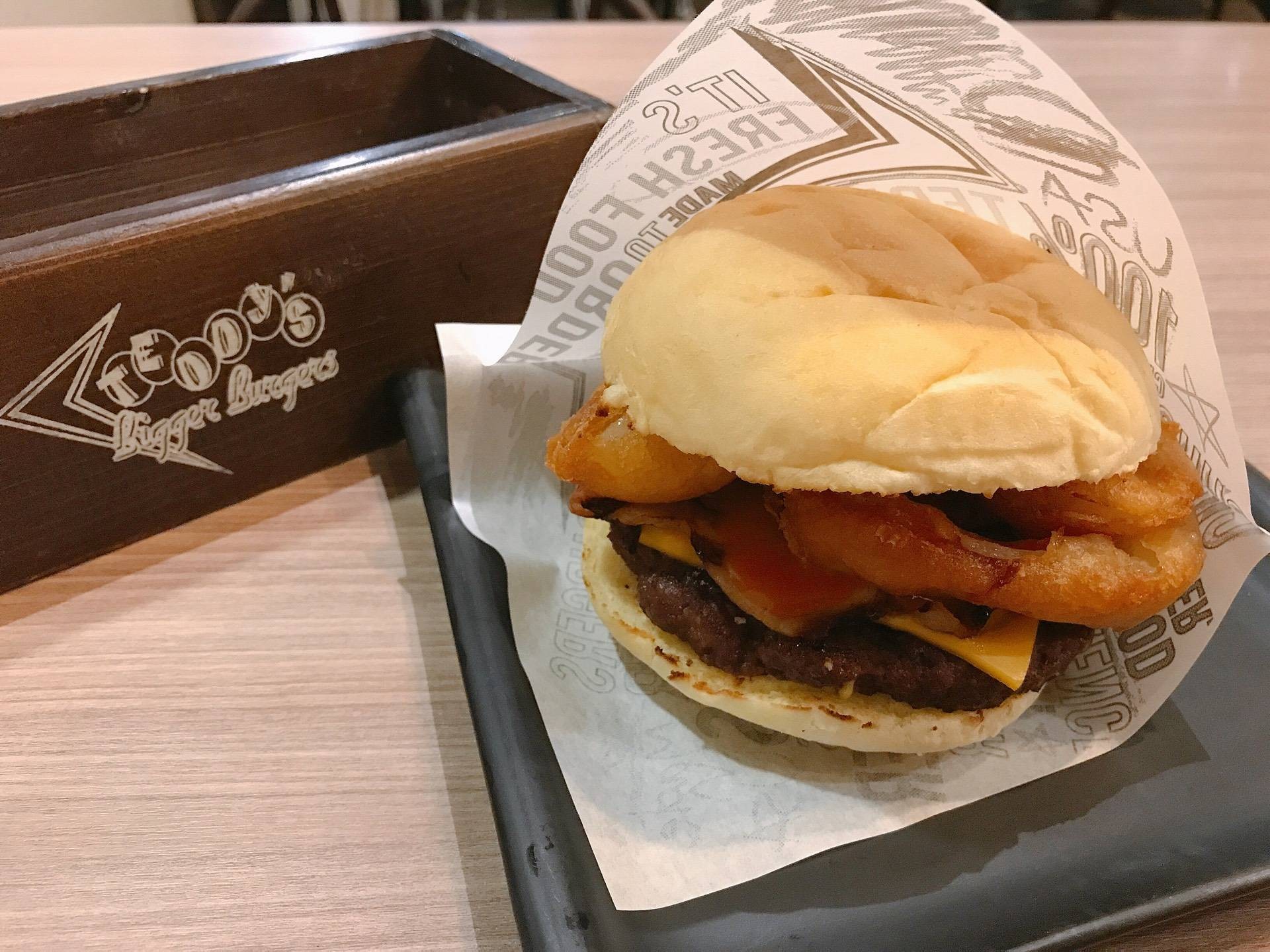 รีวิว TEDDY's Bigger Burgers Gateway เอกมัย - Teddy burger ที่ Ekamai ...